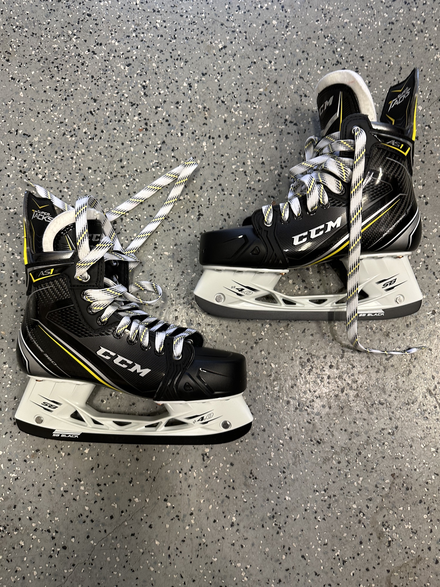 New CCM Regular Width Size 8.5 Super Tacks AS1 Hockey Skates | SidelineSwap