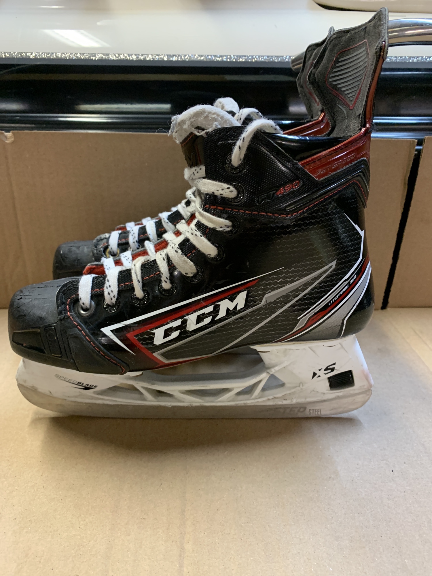 Ccm skates ft490 5D with step steel | SidelineSwap