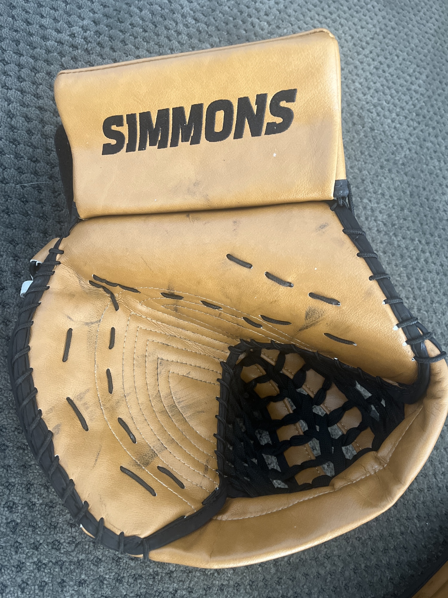 Simmons 1000 Pro Series Blocker and Glove Retro Design set | SidelineSwap