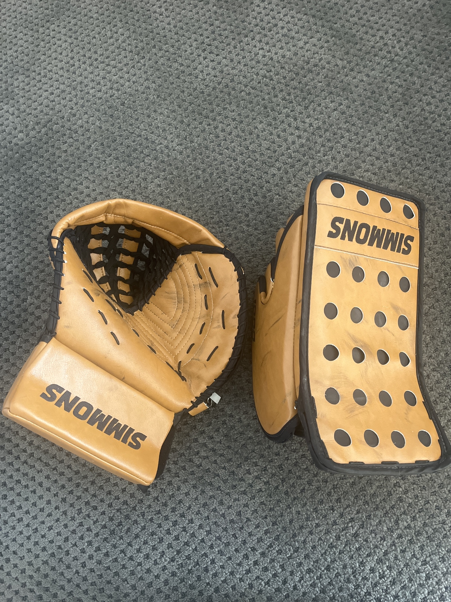 Simmons 1000 Pro Series Blocker and Glove Retro Design set | SidelineSwap