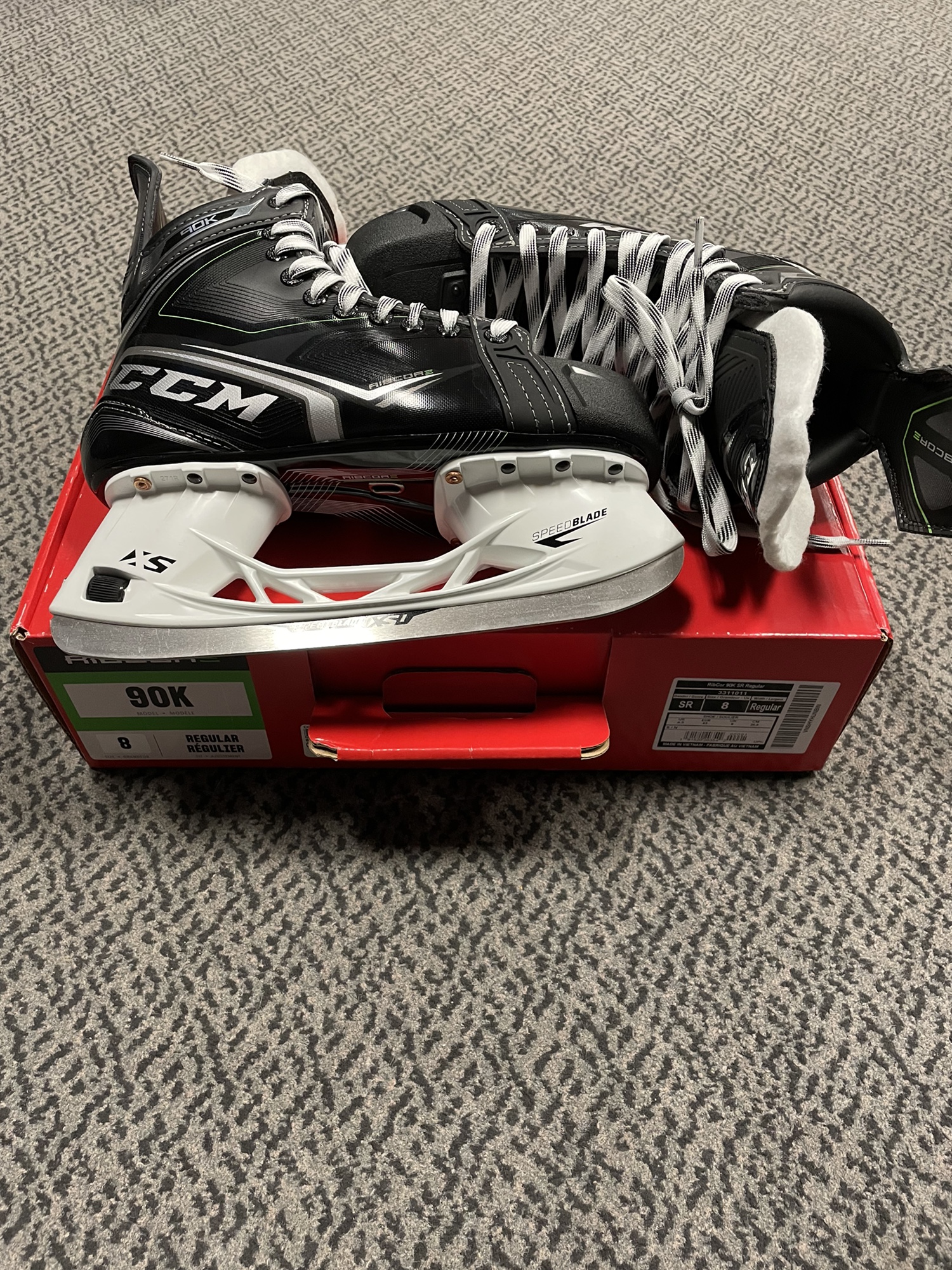CCM Ribcore 90K Size 8 Regular Width Skate - | SidelineSwap