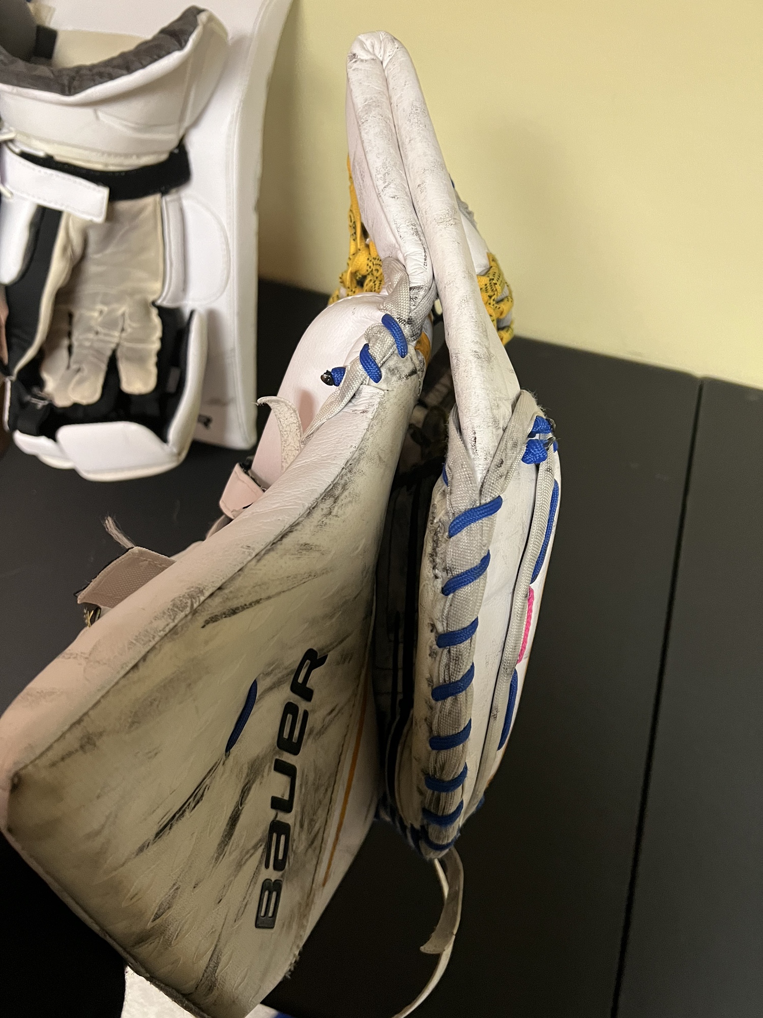 Bauer 2x Pro Glove Set Sr | SidelineSwap