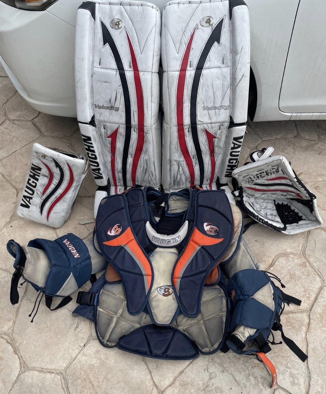 35"+ 1.5 Vaughn Velocity V4 Regular Goalie Full Set | SidelineSwap