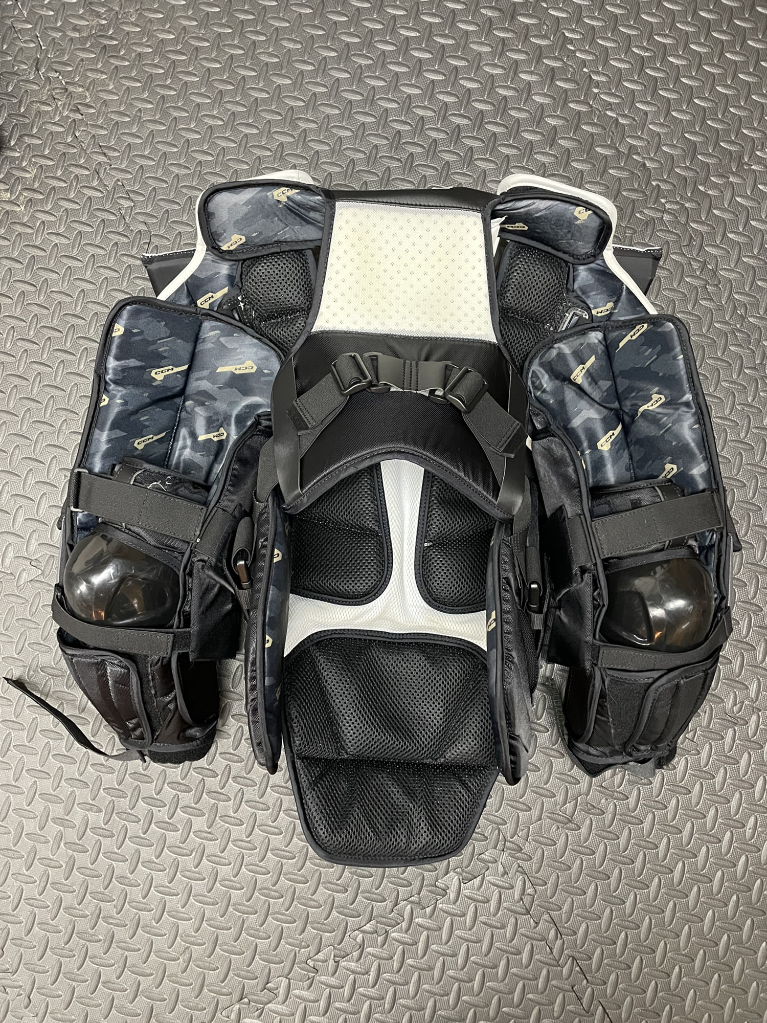 Ccm Axis 2 Pro Senior Chest Protector | SidelineSwap