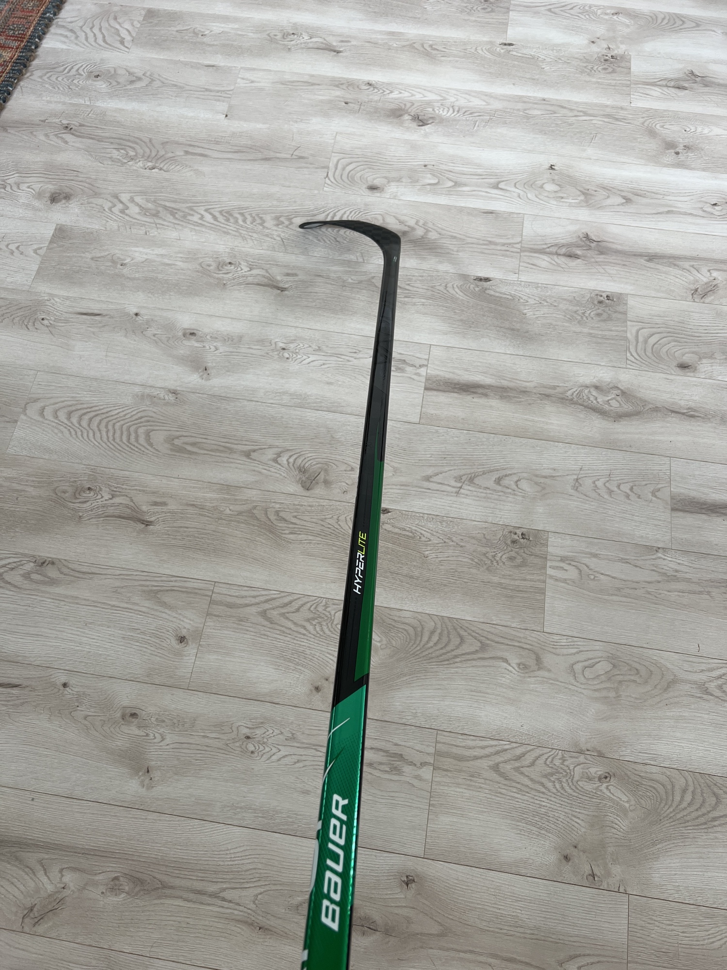 Right Handed P92 Bauer Vapor Hyperlite Hockey Stick 77 Flex | SidelineSwap