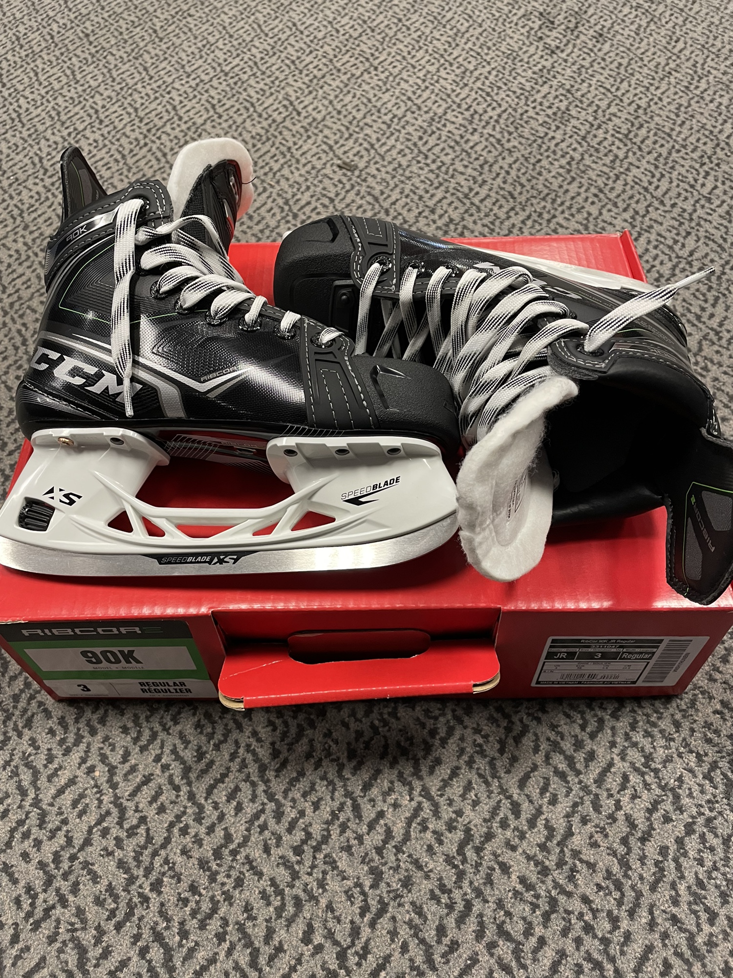 CCM 90k size 3 Regular width hockey skate | SidelineSwap