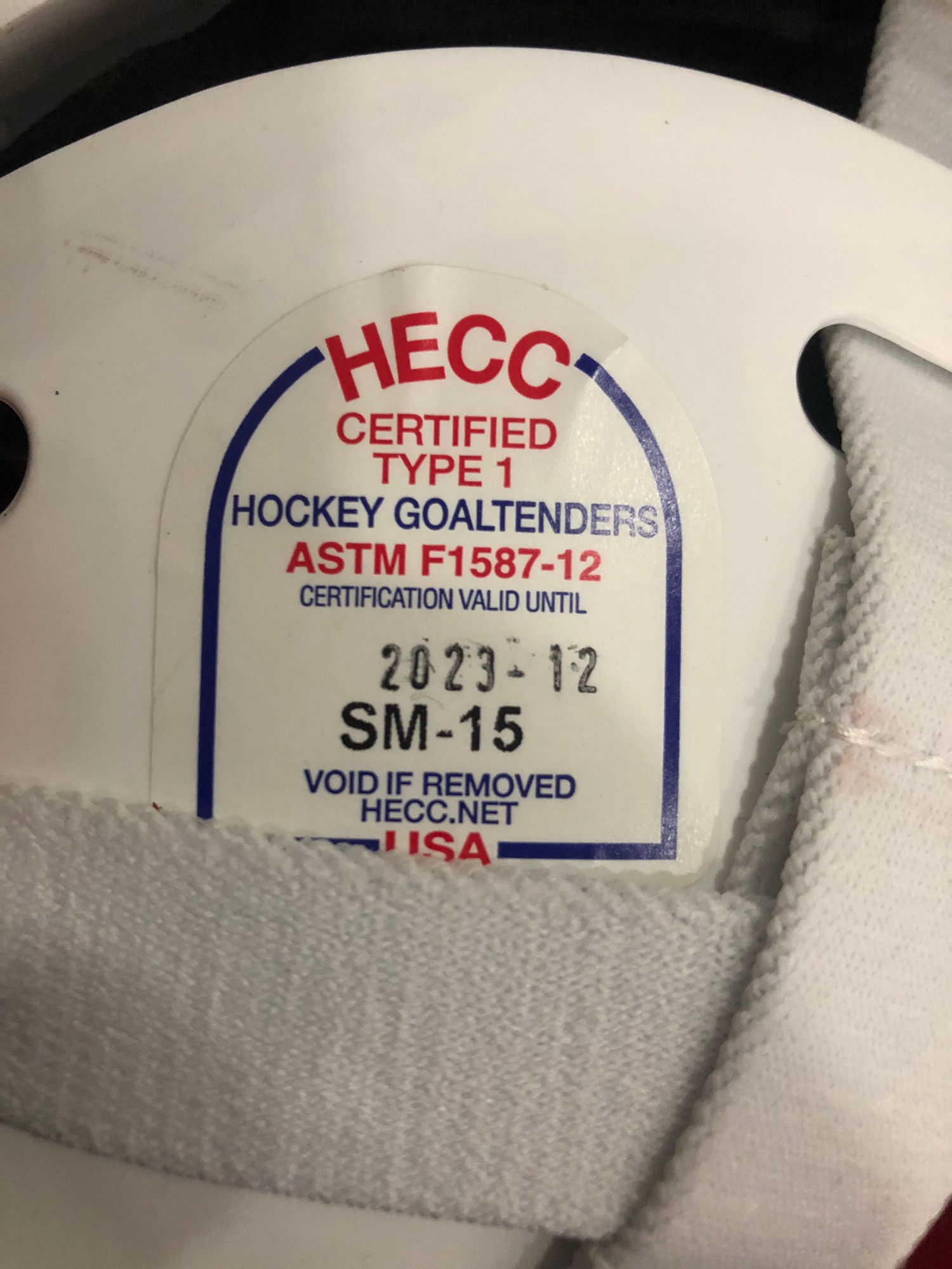 White SIZE SR S Goalie Mask New CCM 1.9 HECC certification valid until ...