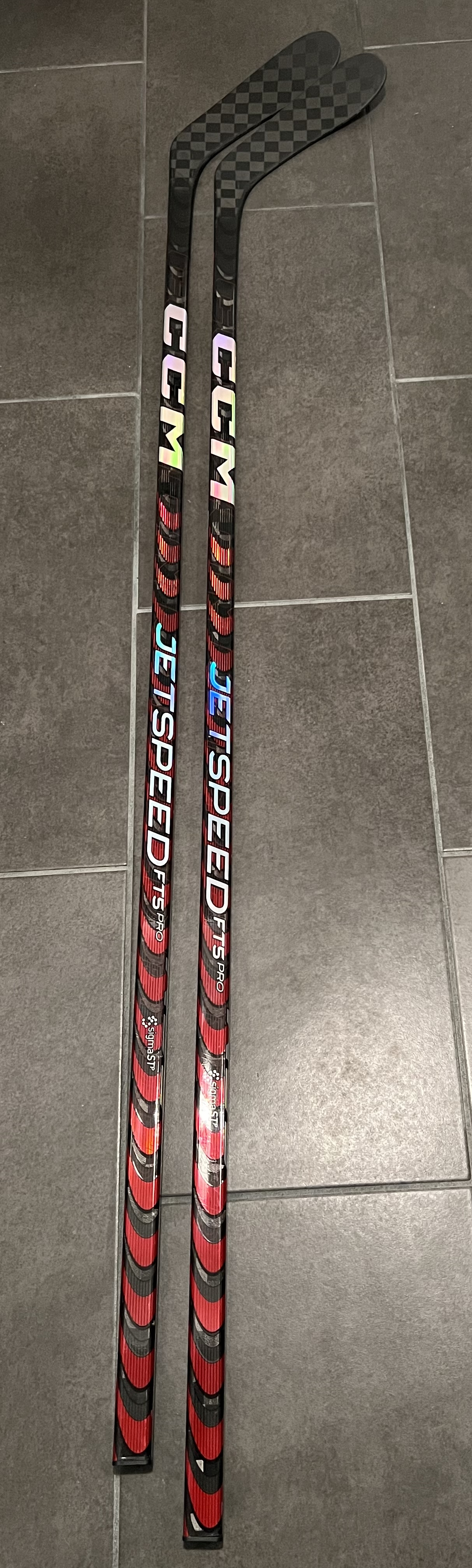 2 Pack -New CCM RH JetSpeed FT5 Pro Stick P28 (Senior) Pro Stock ...