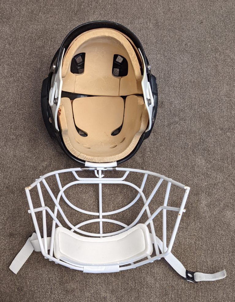 Used cooper SK2000 Large goalie helmet, with unused cage | SidelineSwap