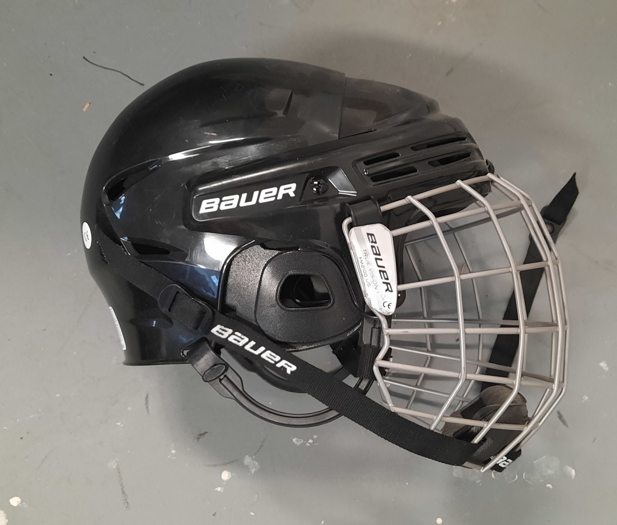 Used Medium Bauer 2100 Helmet | SidelineSwap