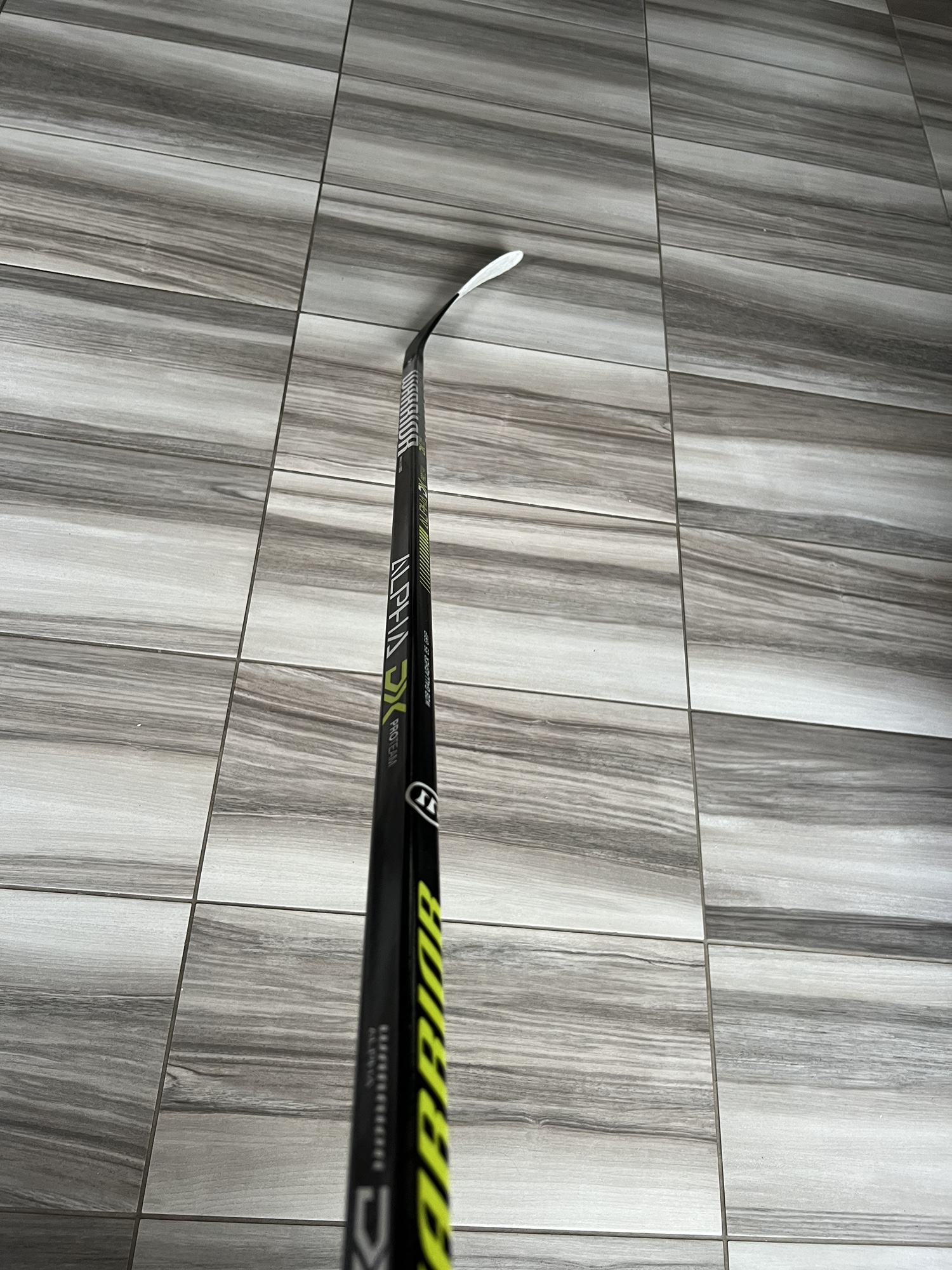 Senior Left Hand P28 Alpha DX Pro Team Hockey Stick | SidelineSwap