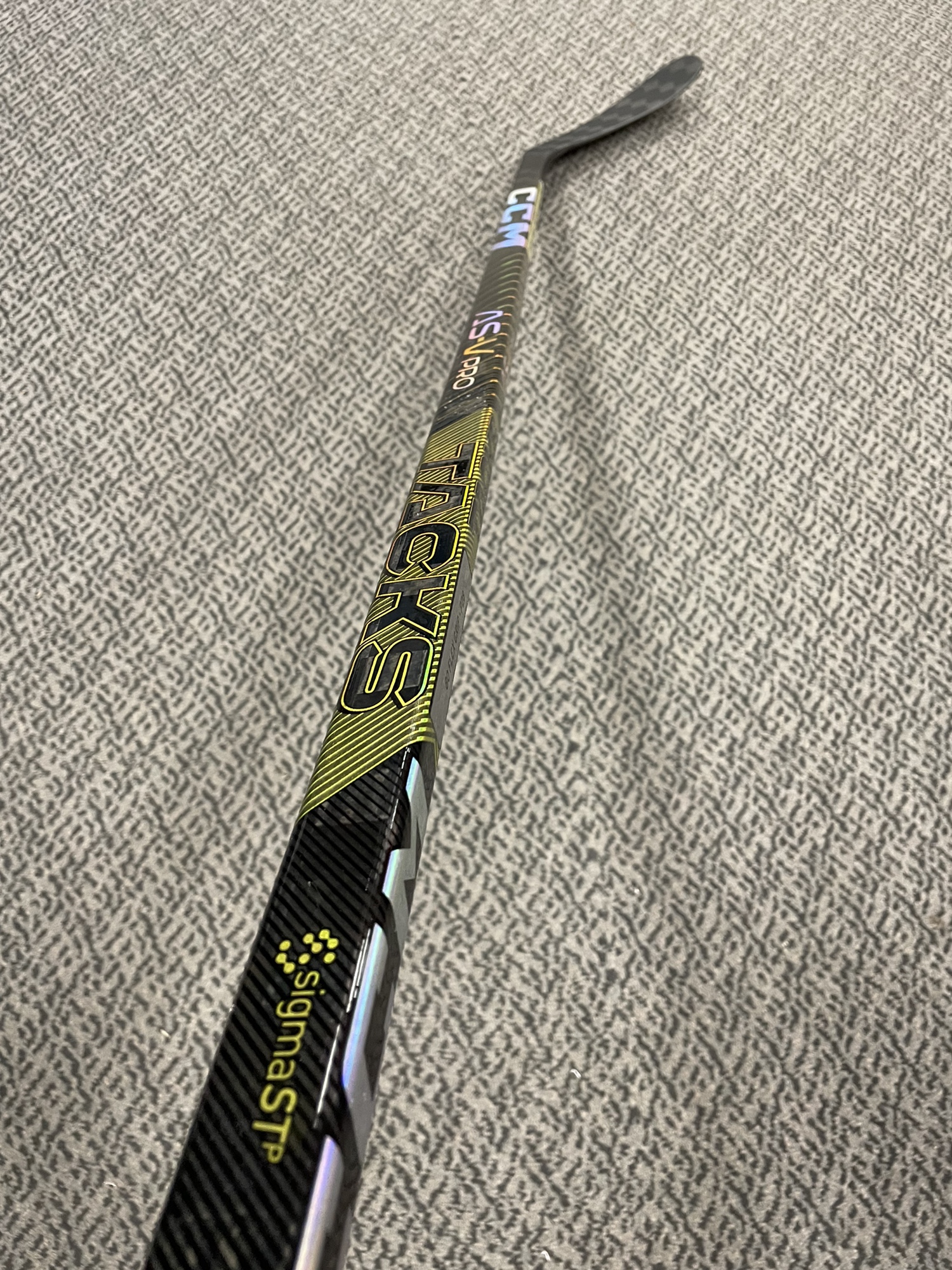 CCM AS-V Pro 80 flex P28 curve right hand stick | SidelineSwap