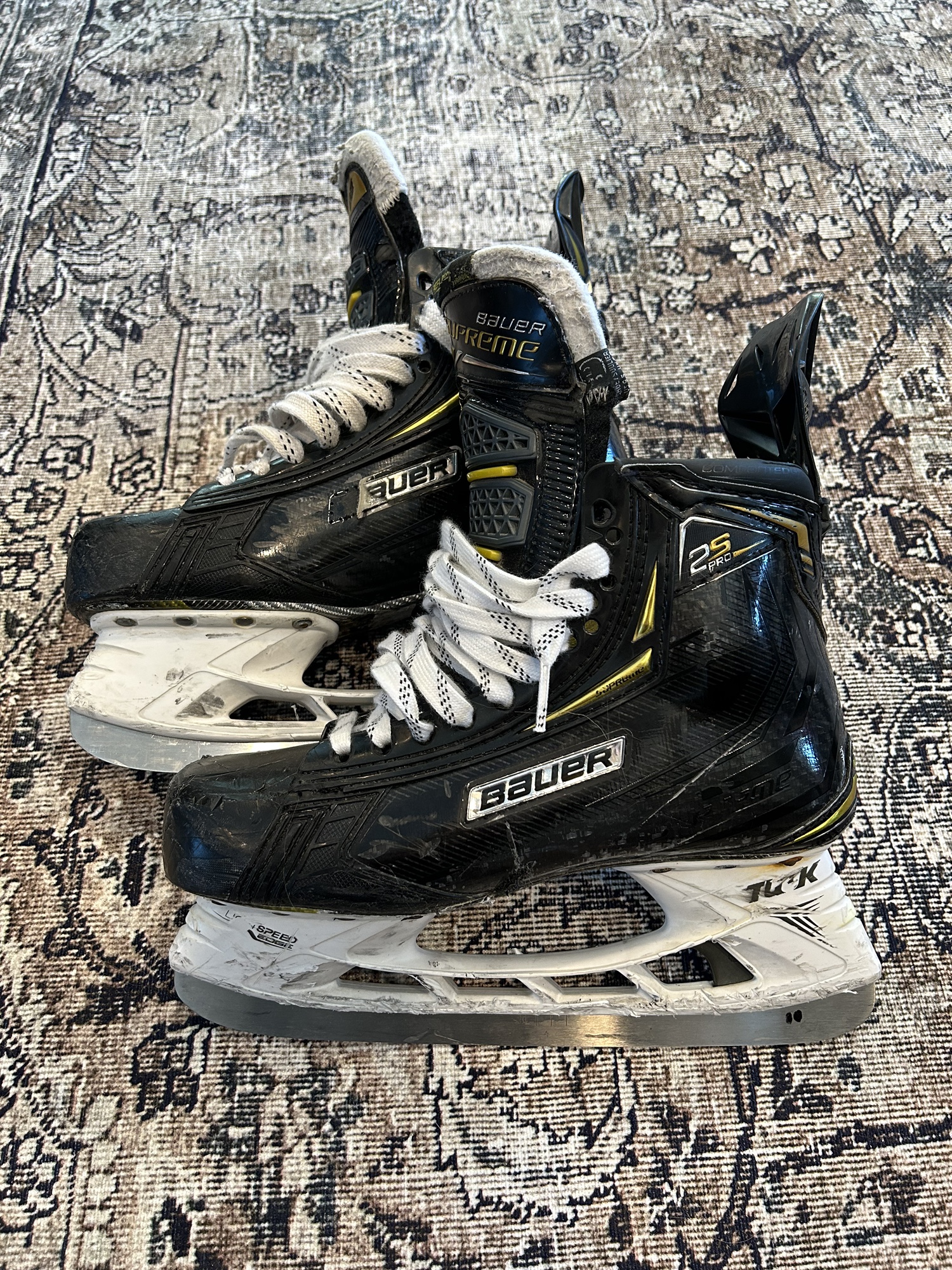 Used Bauer Regular Width Size 8 Supreme 2S Pro Hockey Skates | SidelineSwap