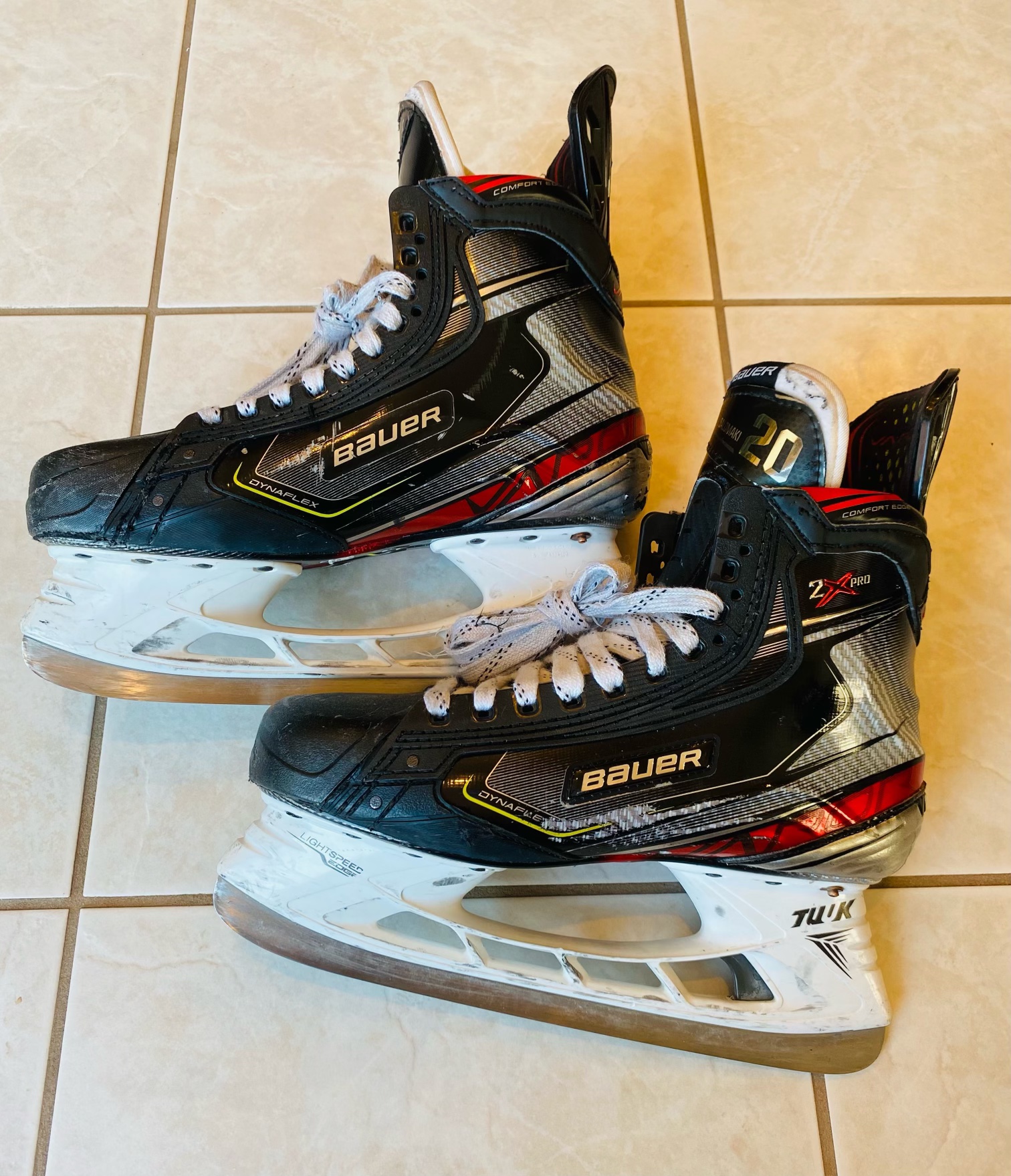 Used Bauer Regular Width Size 9 Vapor 2X Pro Hockey Skates | SidelineSwap