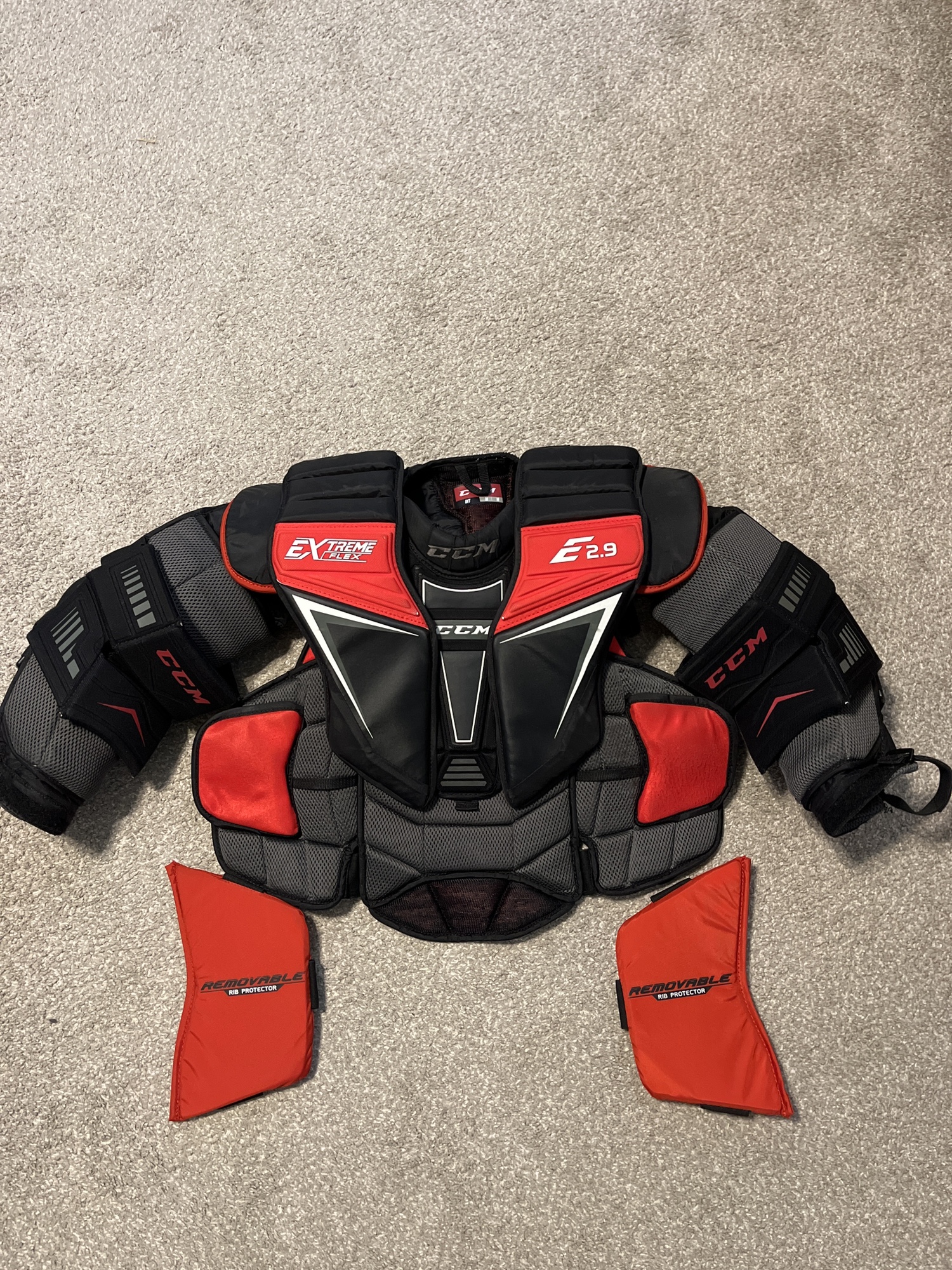 CCM Extreme Flex E2.9 Int Goalie Chest Protector | SidelineSwap