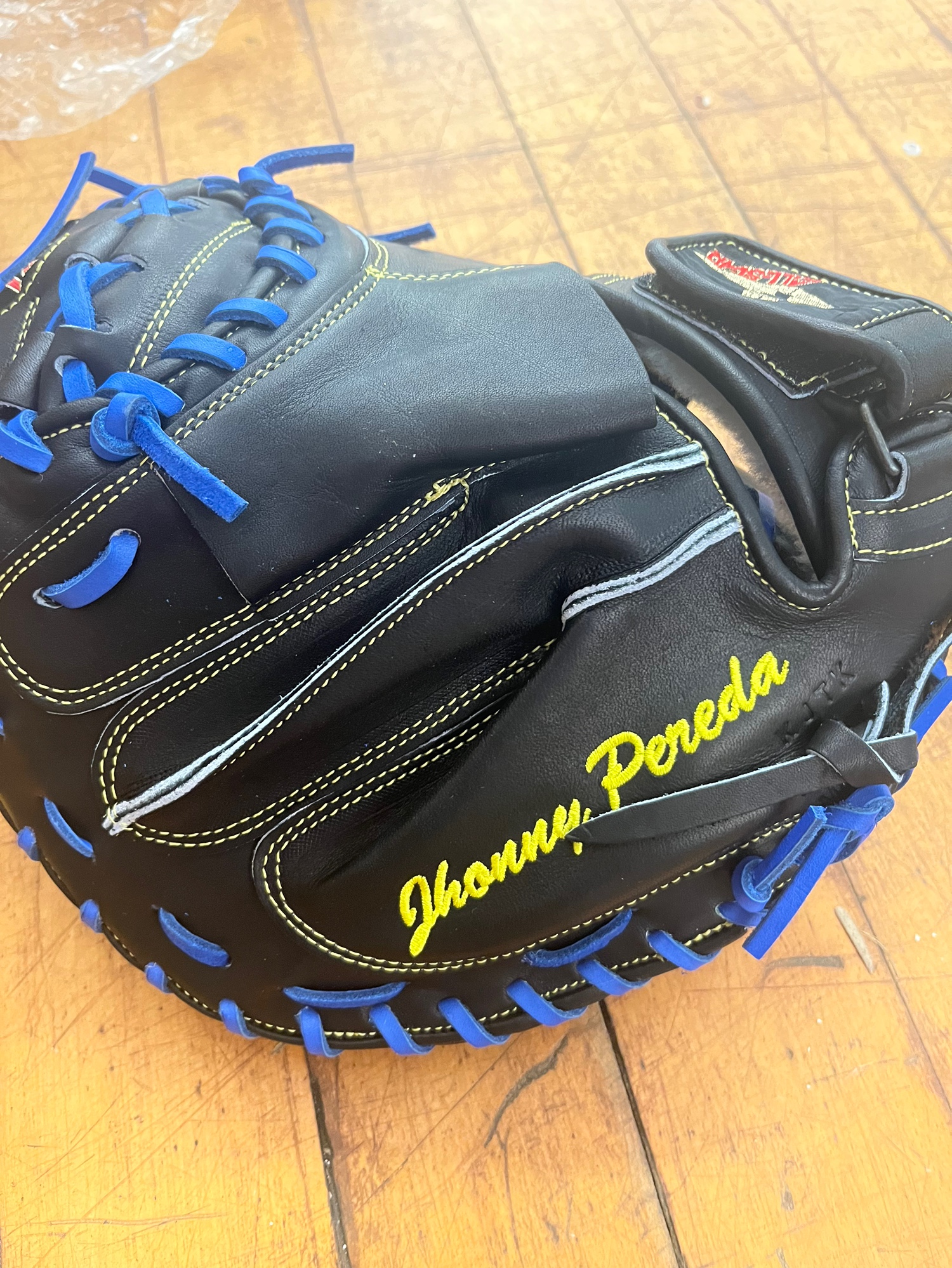 New All-Star Right Hand Throw 34" CM3000MBK Catcher's Glove Johnny ...