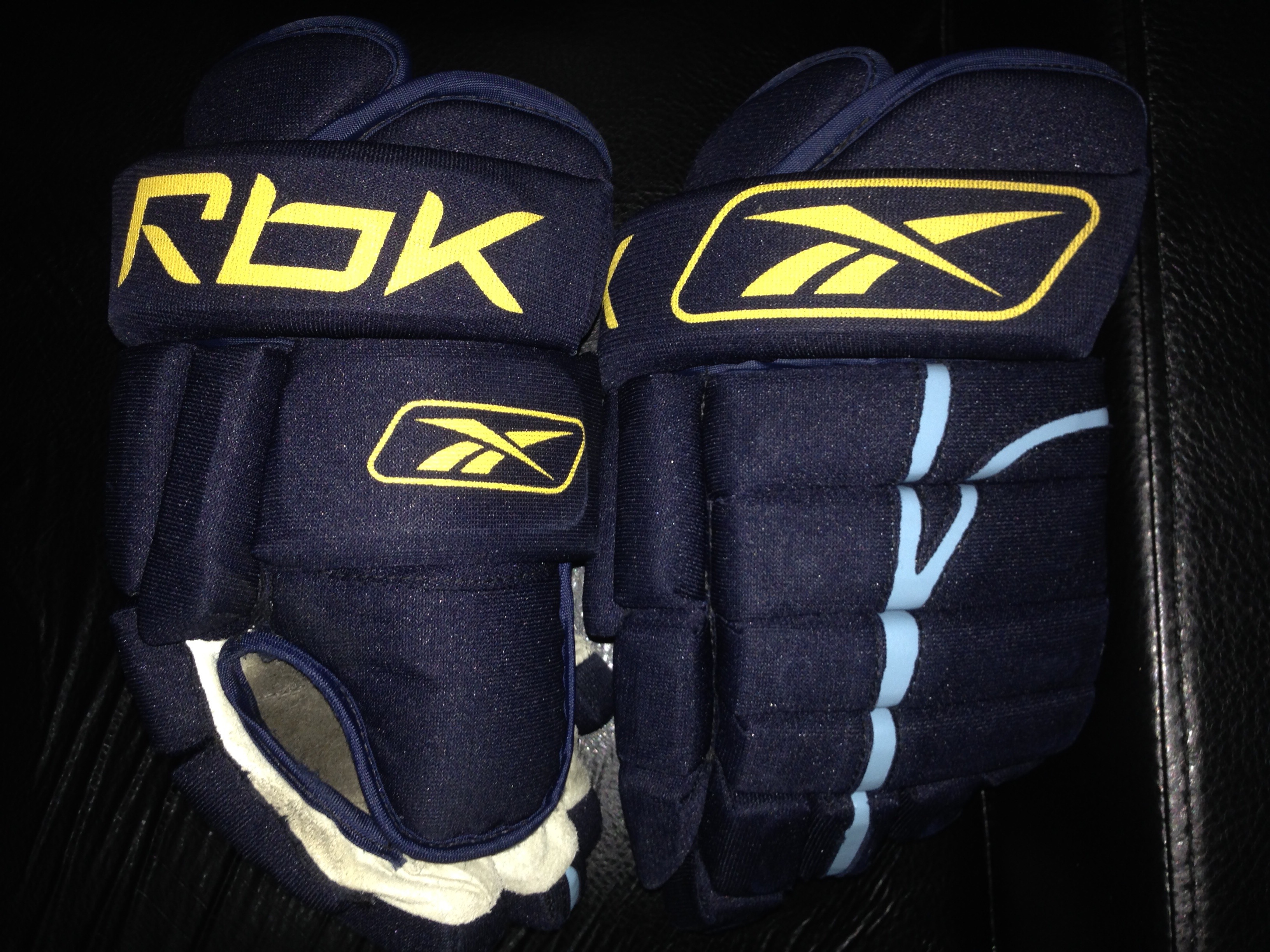 Reebok Gloves 14" Pro Stock Franchise/MB11 Atlanta Thrashers | SidelineSwap