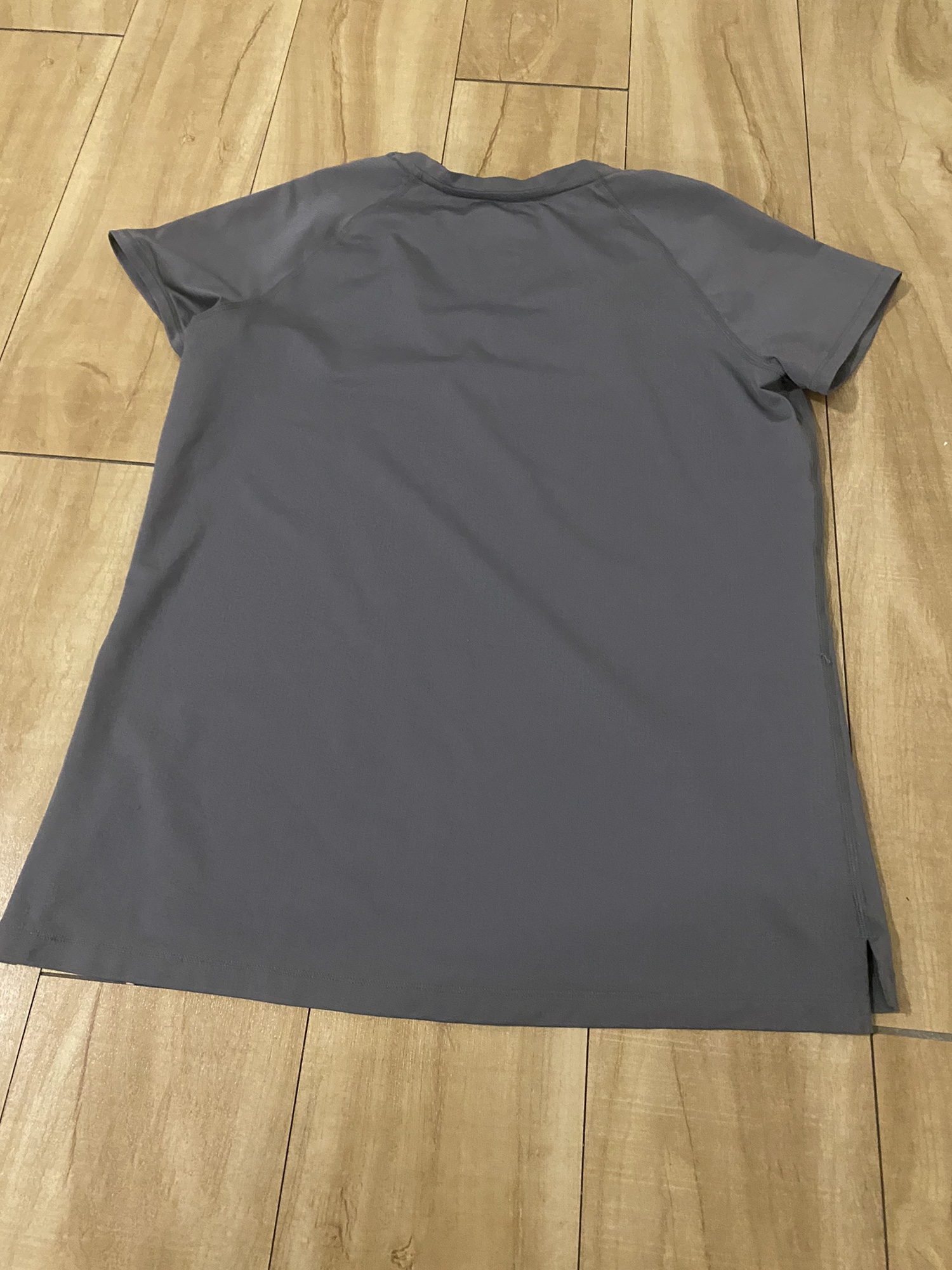 Under Armour Heat Gear Women’s Medium Shirt | SidelineSwap
