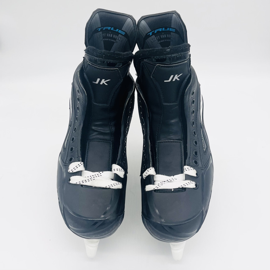 Like New True Pro Custom Hockey Skates-9 D/A-280 Tuuks | SidelineSwap