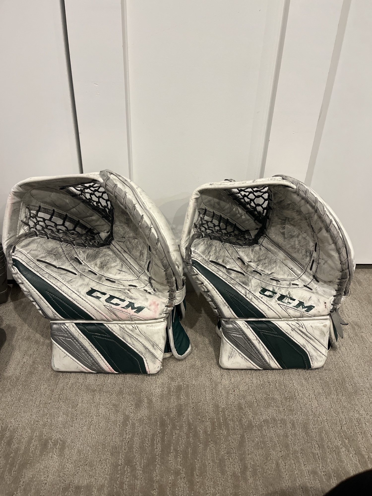 CCM Pro Stock Extreme Flex 4 Goalie Full Set Wolf | SidelineSwap