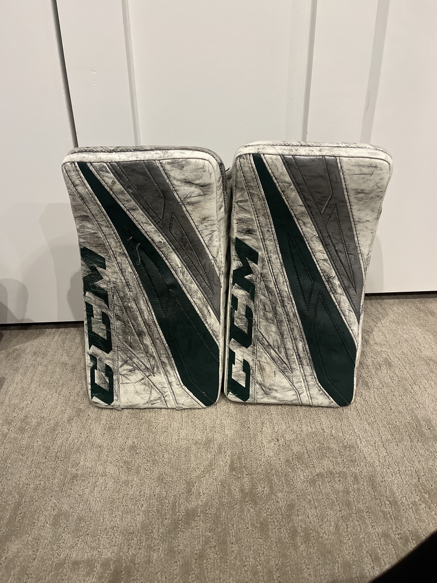 CCM Pro Stock Extreme Flex 4 Goalie Full Set Wolf | SidelineSwap