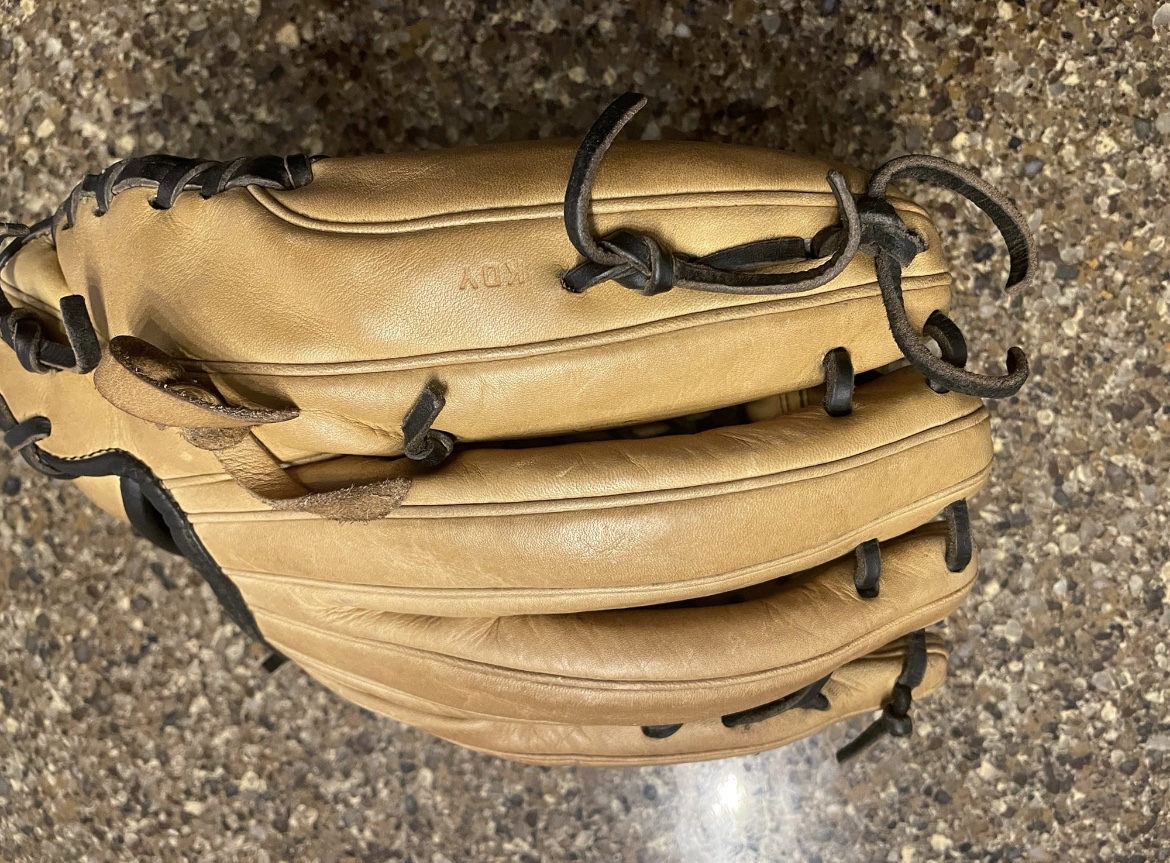 Wilson A2000 12" Baseball Glove | SidelineSwap