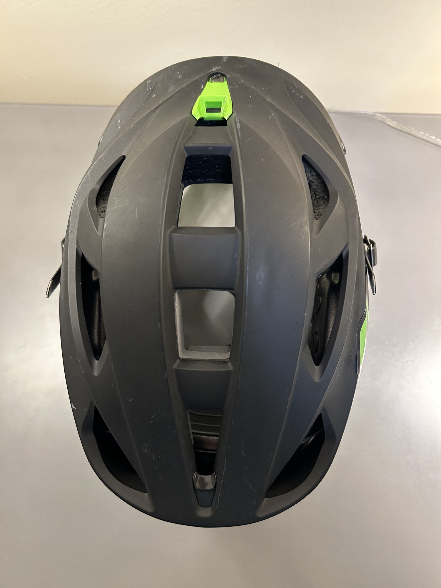 Player's Cascade S Helmet | SidelineSwap