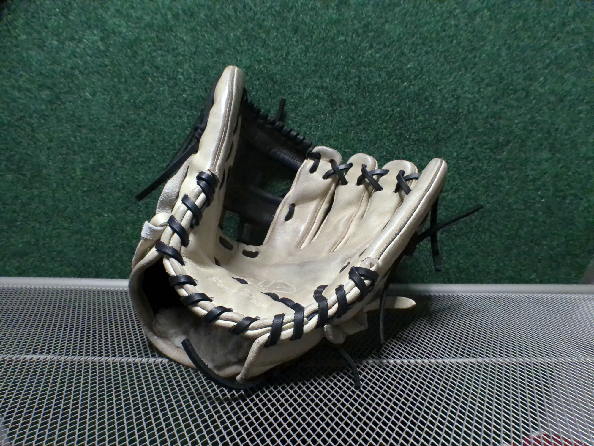 Used 11.75" 44 Pro C2 Series Glove | SidelineSwap