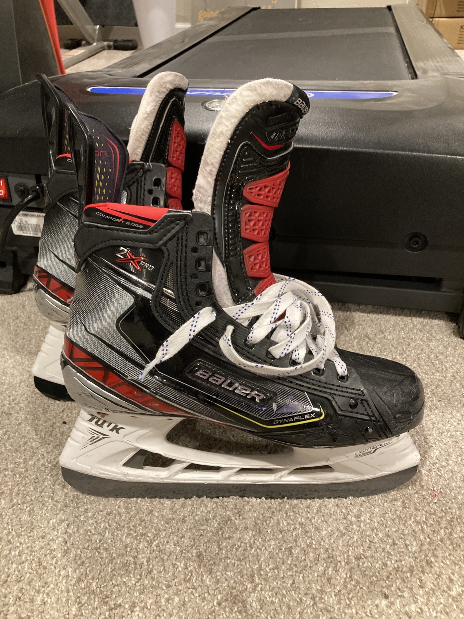 Bauer Wide Width Pro Stock Size 9 Vapor 2X Pro Hockey Skates | SidelineSwap