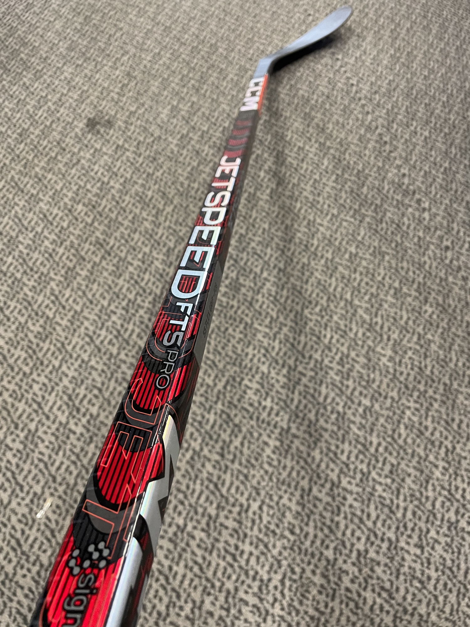 CCM FT5 Pro 55 flex P28 curve right hand stick | SidelineSwap