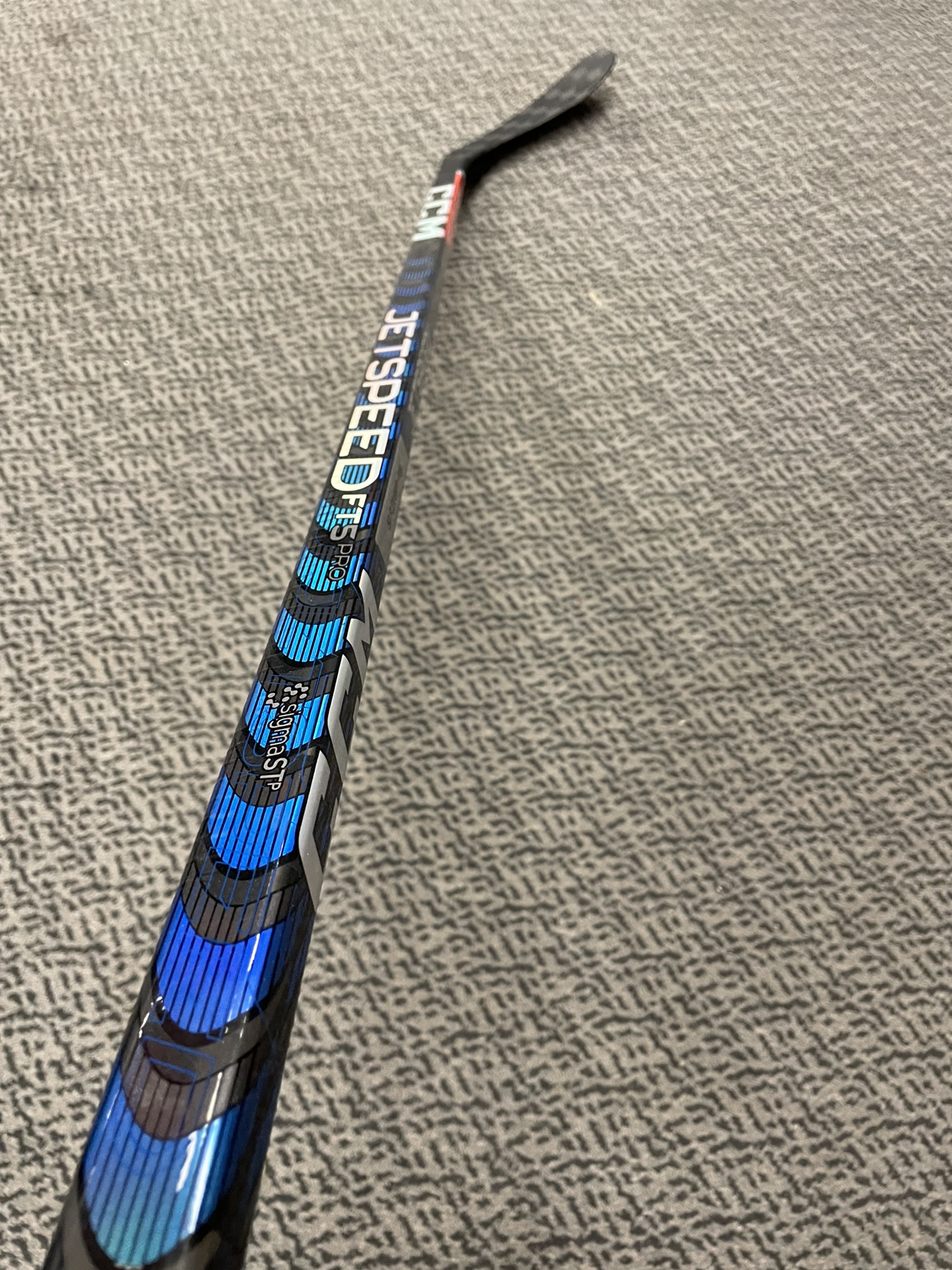 CCM FT5 Pro 50 flex P28 curve right hand stick | SidelineSwap