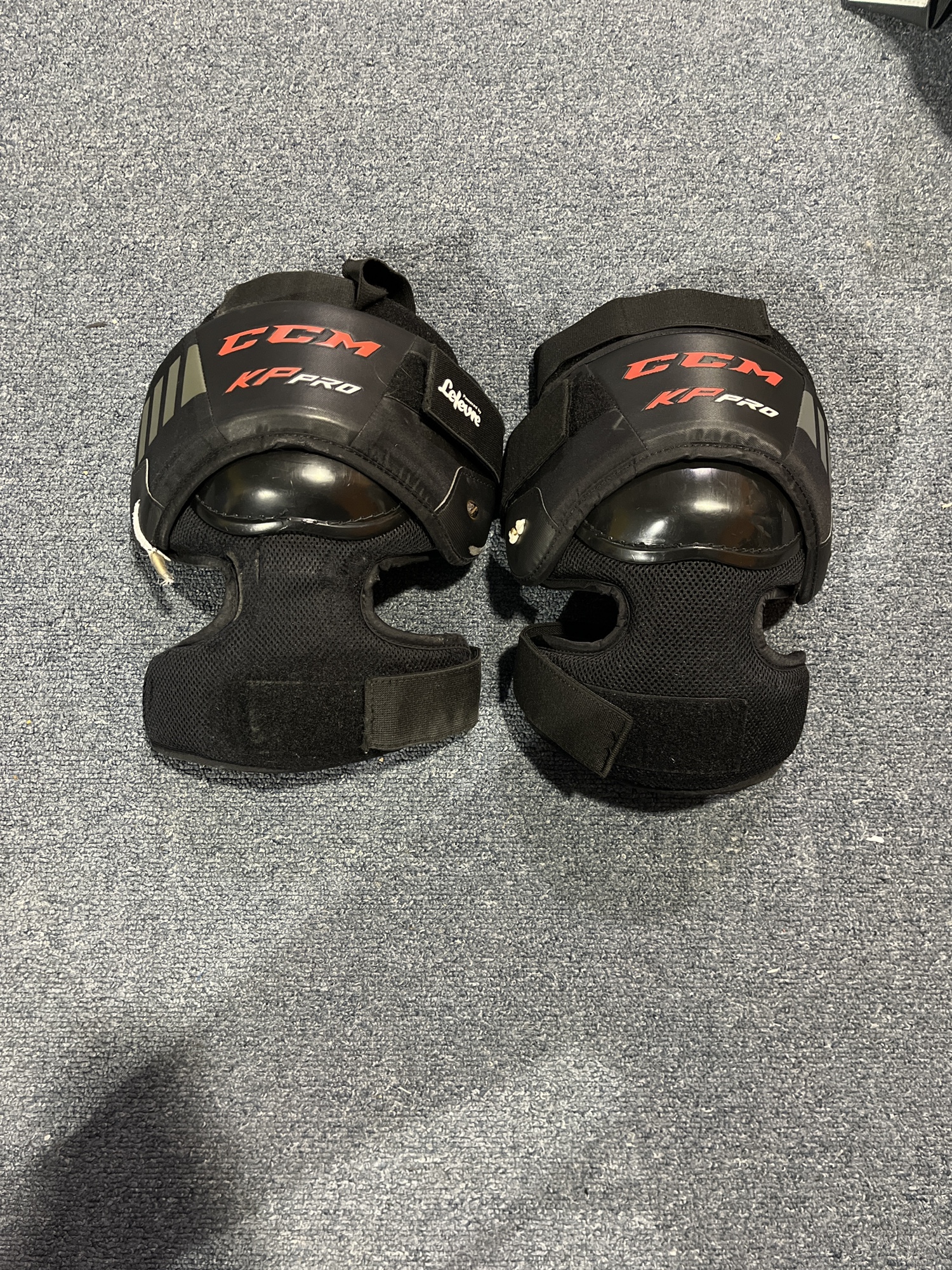 Used CCM Pro V2 Pro Stock Knee Pads Sr | SidelineSwap