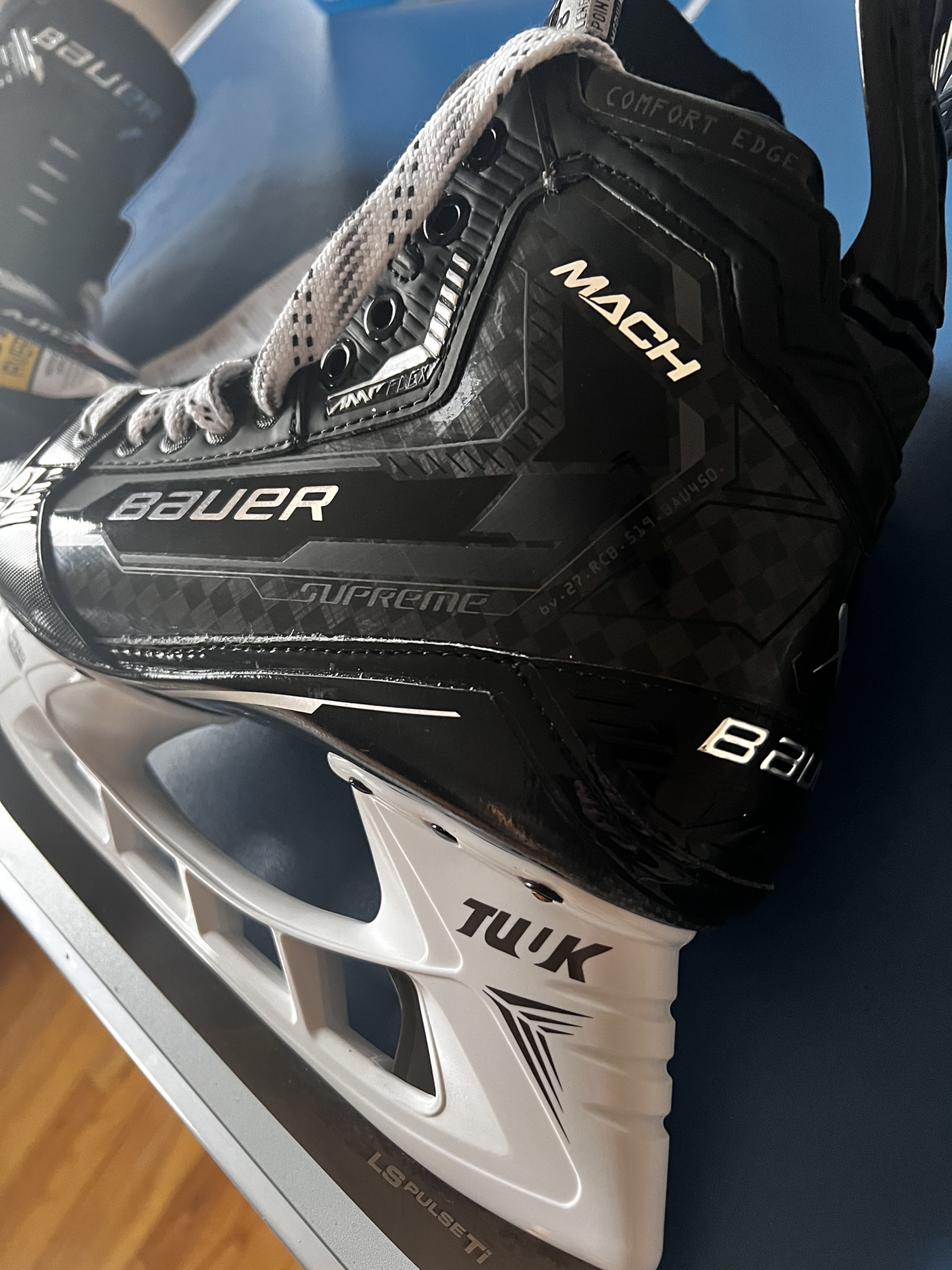 BRAND New Bauer Supreme Mach Skates (Fit 2) (8.5)(Steel Included ...
