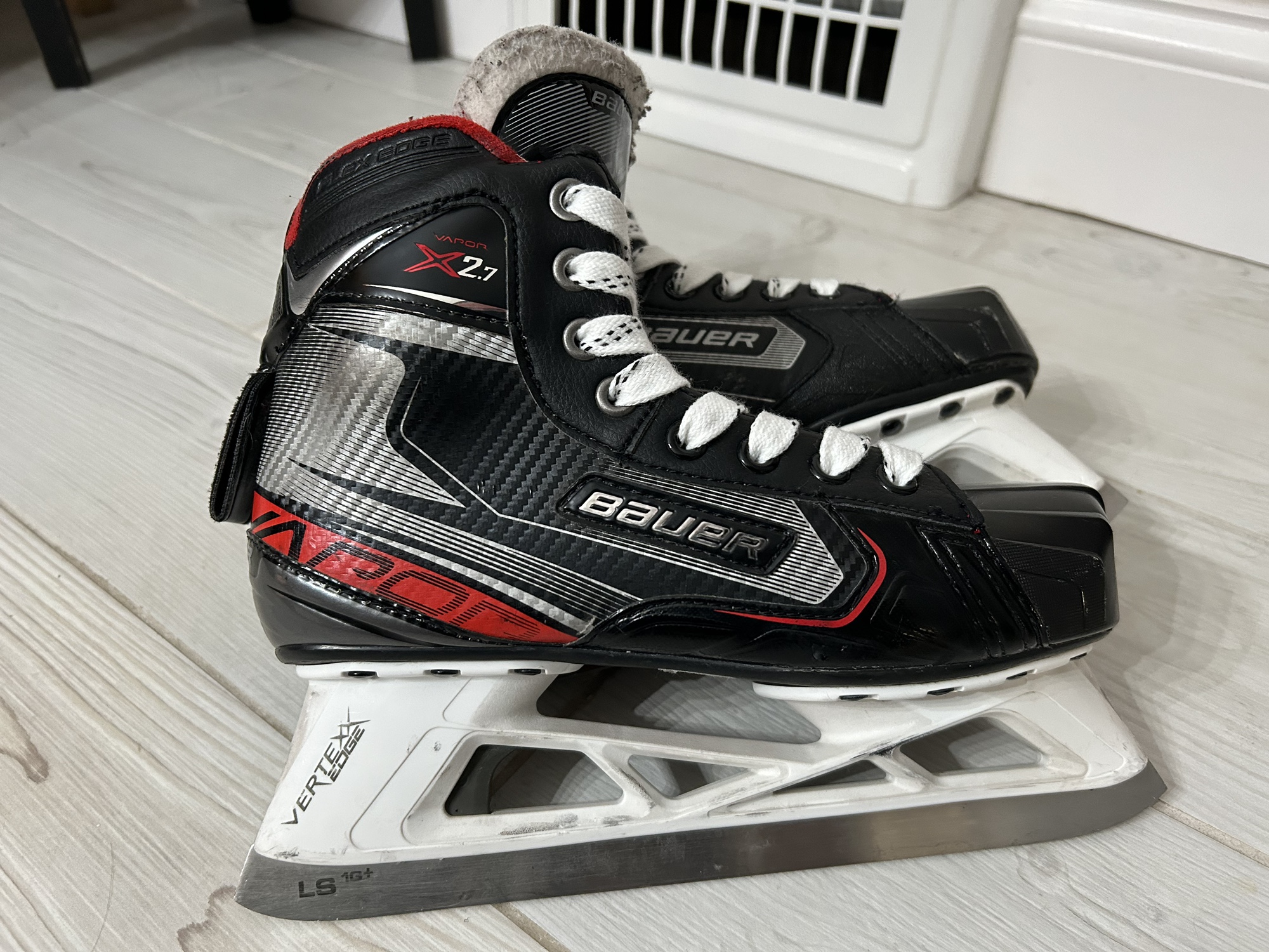 Bauer Vapor x2.7 Junior size 5 Goalie Skates | SidelineSwap