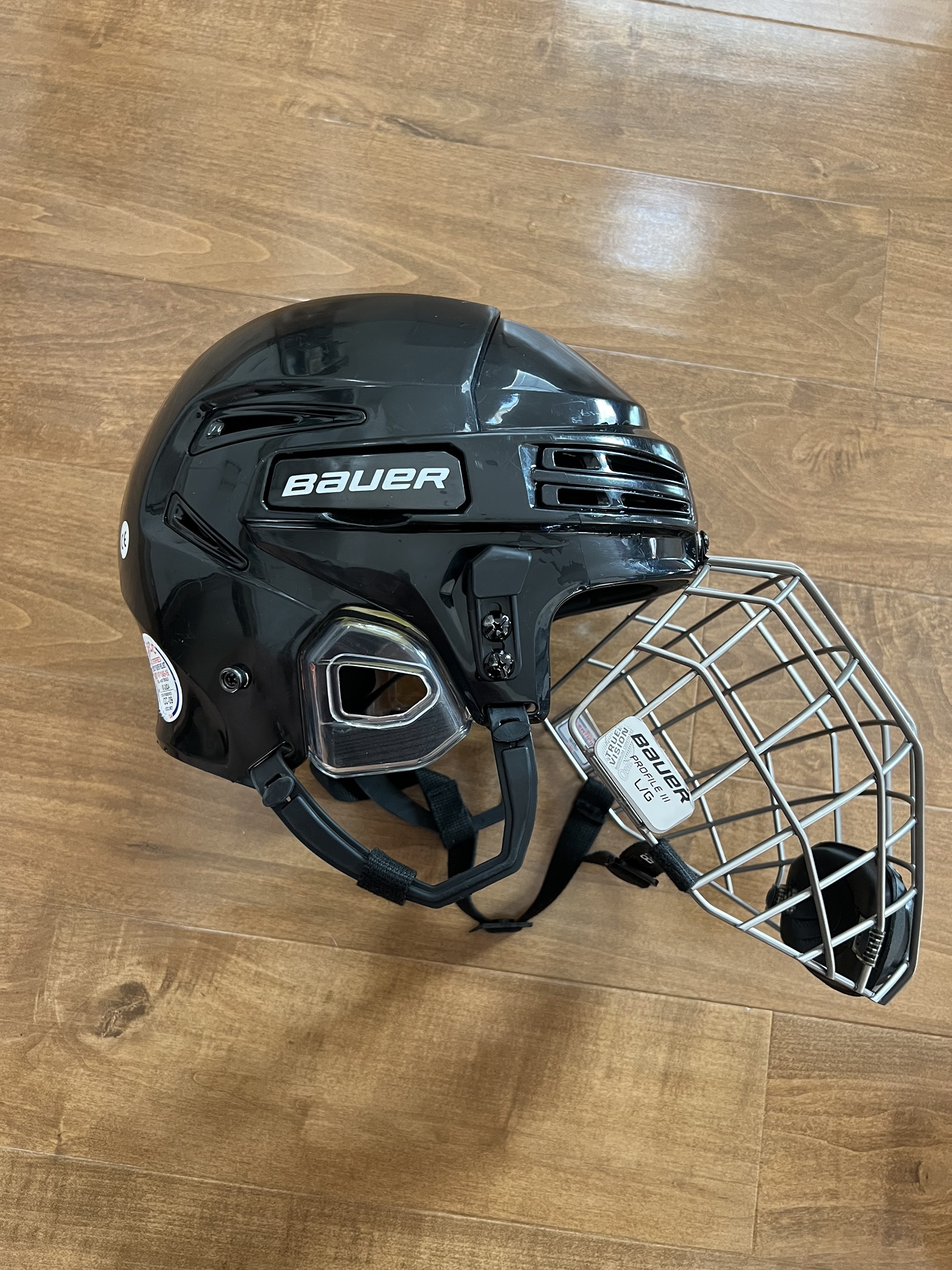Large Bauer Re-Akt 75 Helmet With Profile III Cage | SidelineSwap