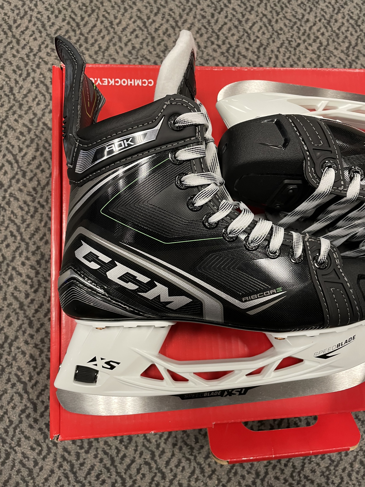 CCM Ribcore 90K size 6 Wide skate | SidelineSwap