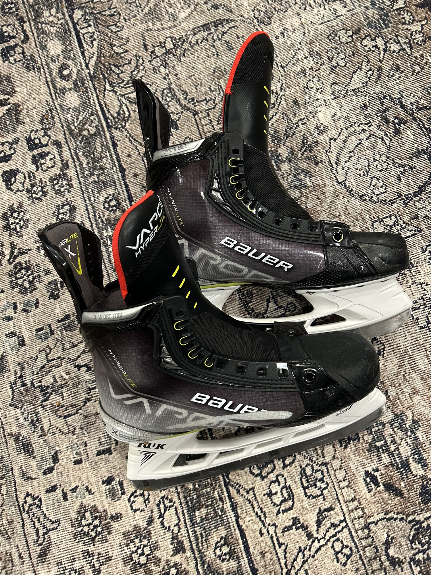 Bauer Size 8 Vapor Hyperlite Hockey Skates | SidelineSwap