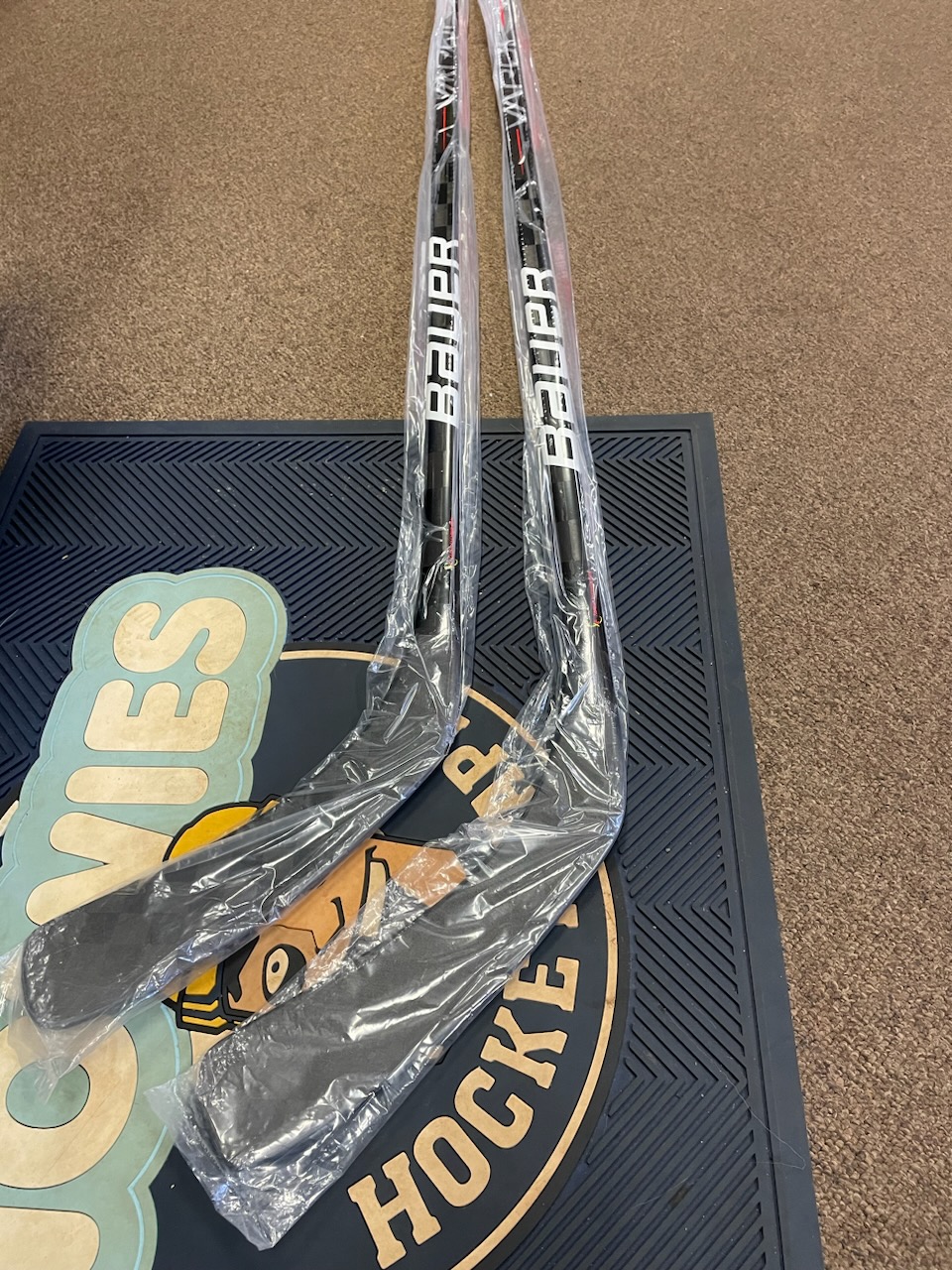 New Right Handed Bauer Vapor Hyperlite Hockey Stick Pro Stock 2 pack ...