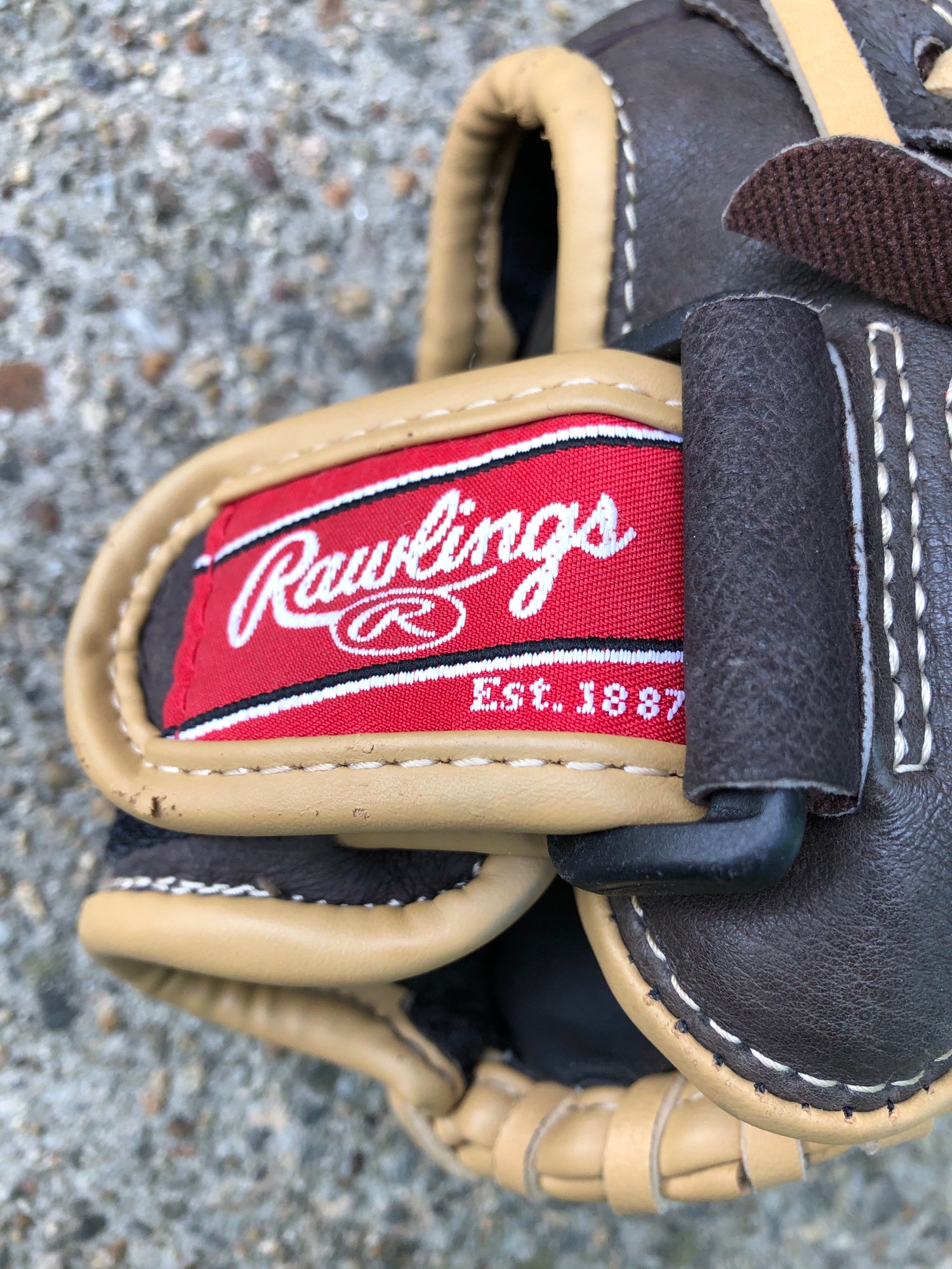 Used Rawlings Highlight Series Right Hand Throw Infield Baseball Glove 10" | SidelineSwap