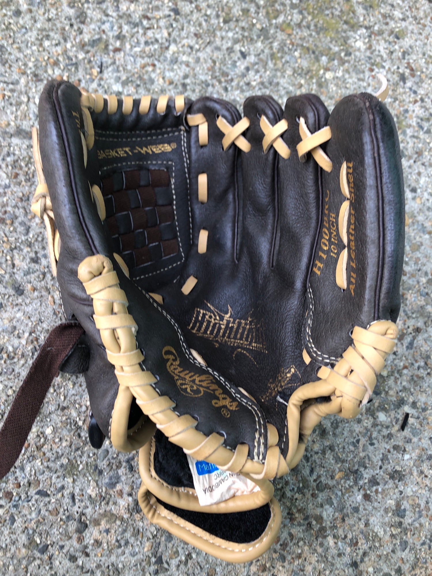 Used Rawlings Highlight Series Right Hand Throw Infield Baseball Glove 10" | SidelineSwap