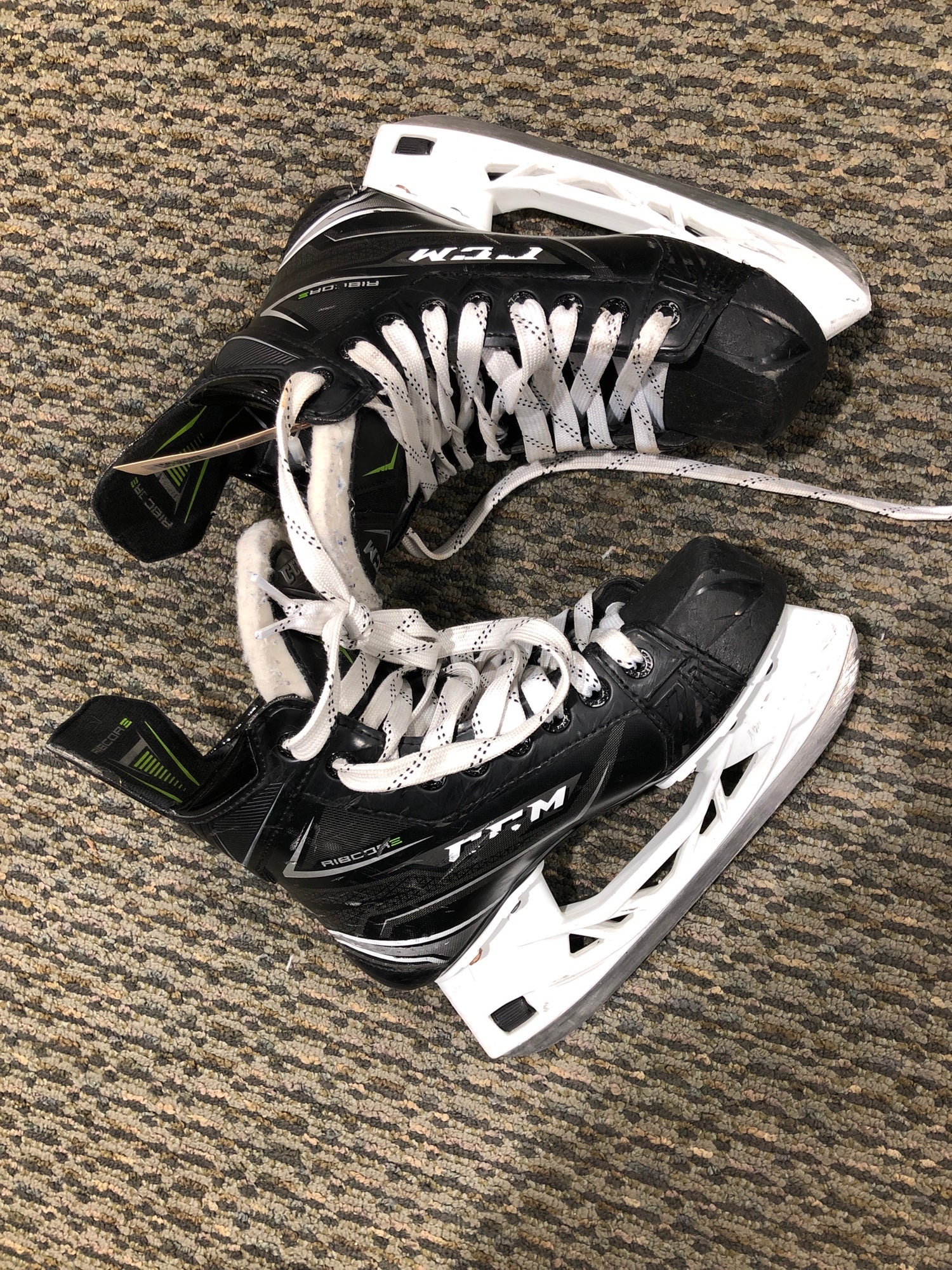 Junior Used CCM RibCor 76K Hockey Skates D&R (Regular) 3.5 | SidelineSwap