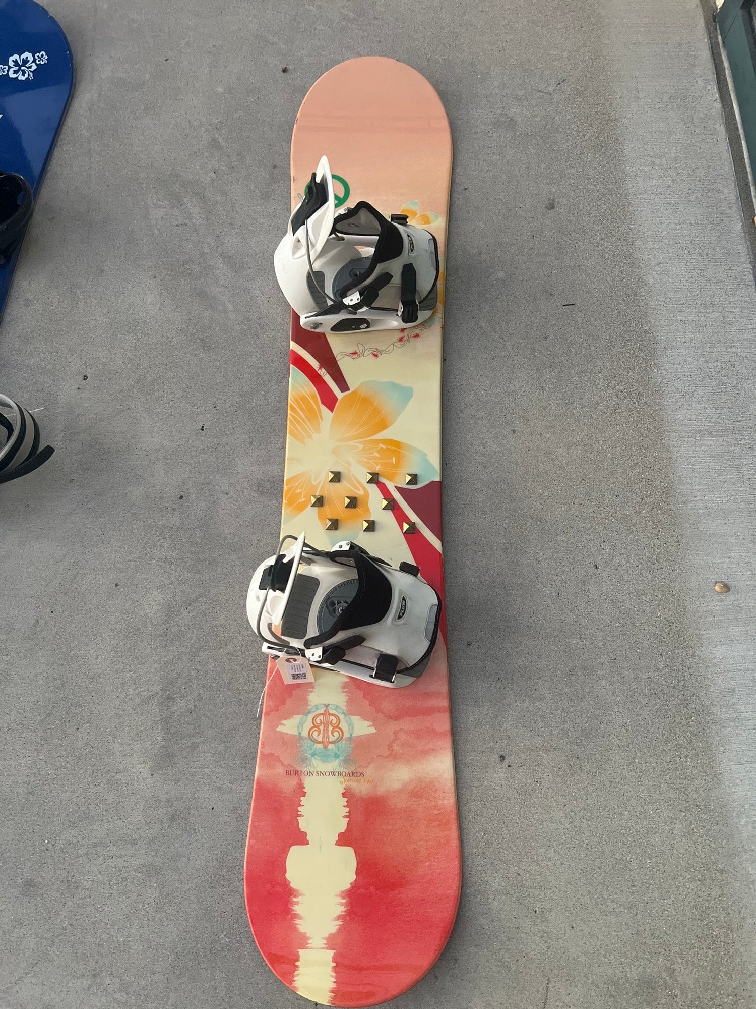 Used Women's 141 - 145 cm Burton Snowboard All Mountain Yes Shape ...