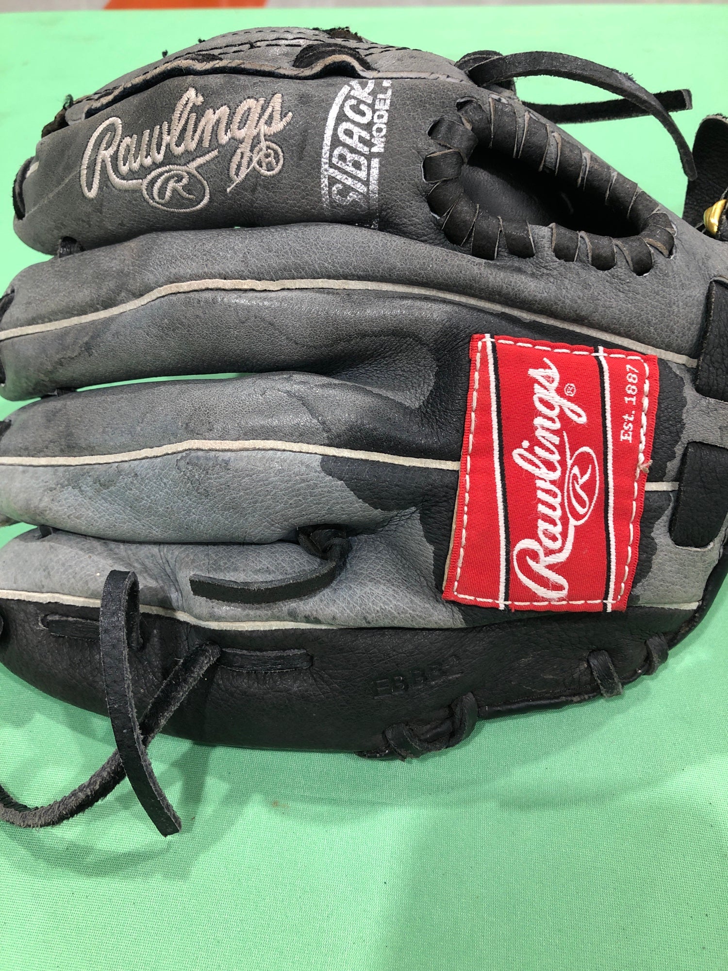 Used Rawlings Fastback Right Hand Throw Baseball Glove 10.5" | SidelineSwap