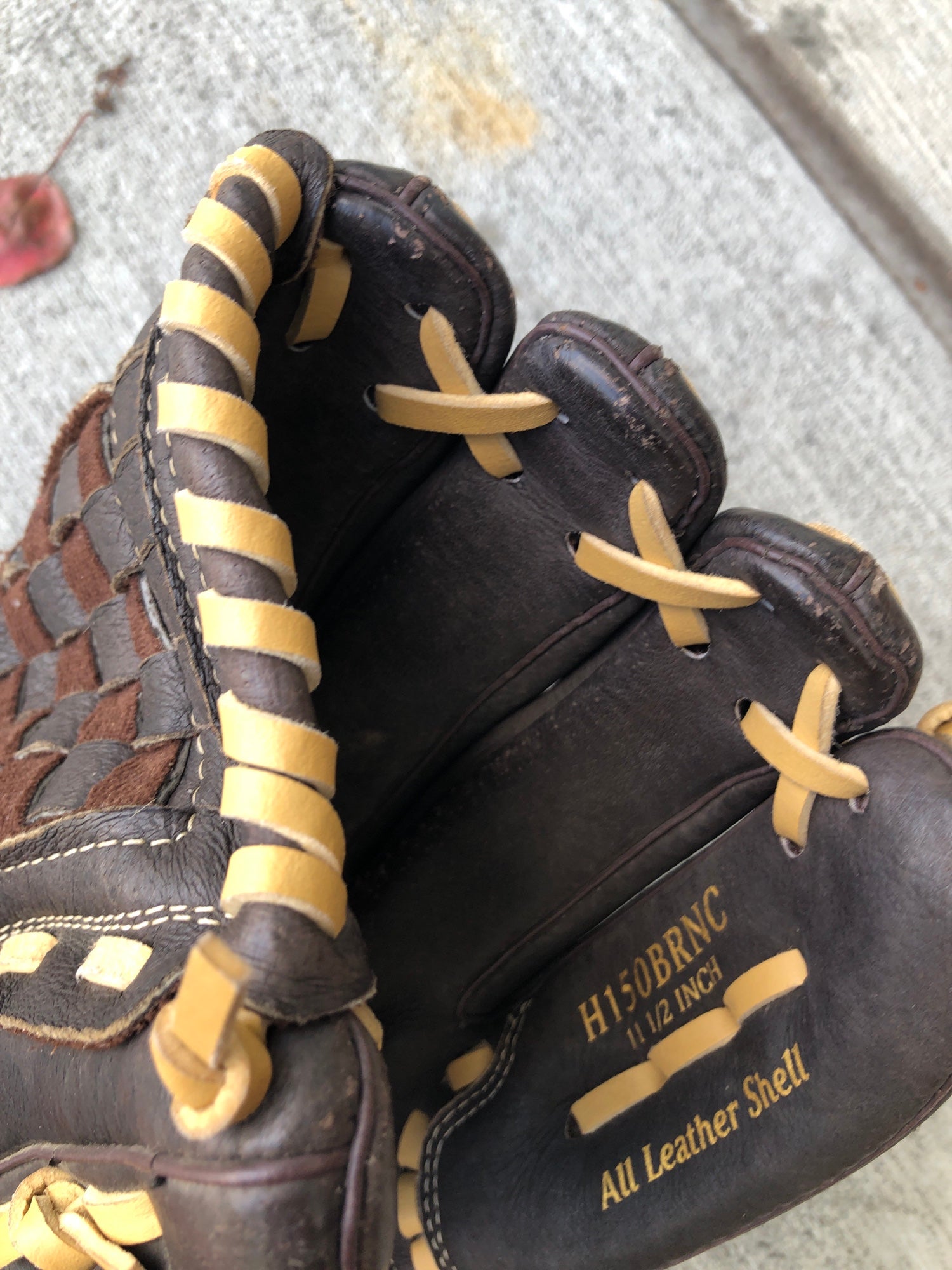 Used Rawlings Highlight Series Right Hand Throw Infield Baseball Glove 11.5" | SidelineSwap