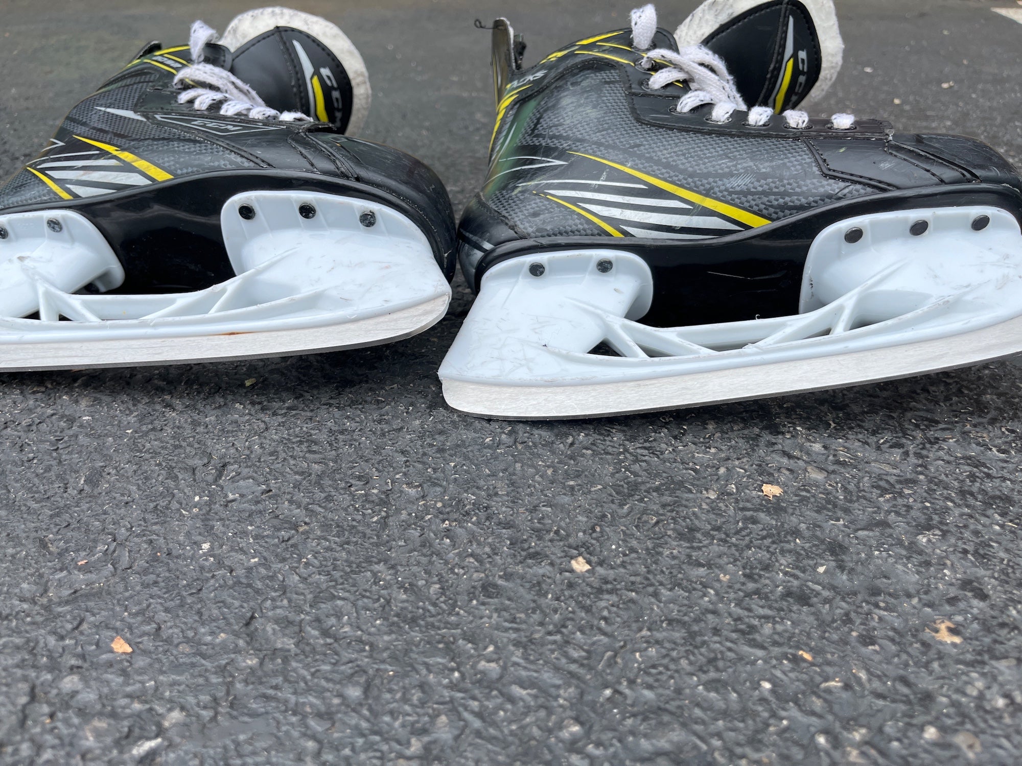 Youth Used CCM Tacks 2092 Hockey Skates 2.0 | SidelineSwap