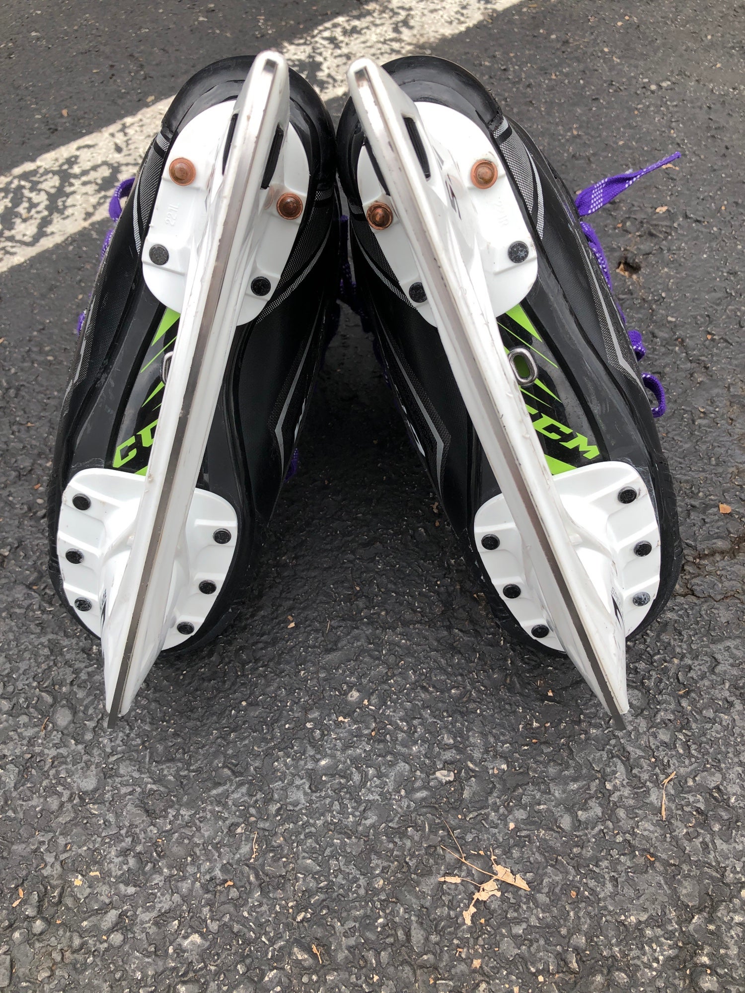 Junior Used CCM RibCor 76K Hockey Skates D&R (Regular) 2.5 | SidelineSwap