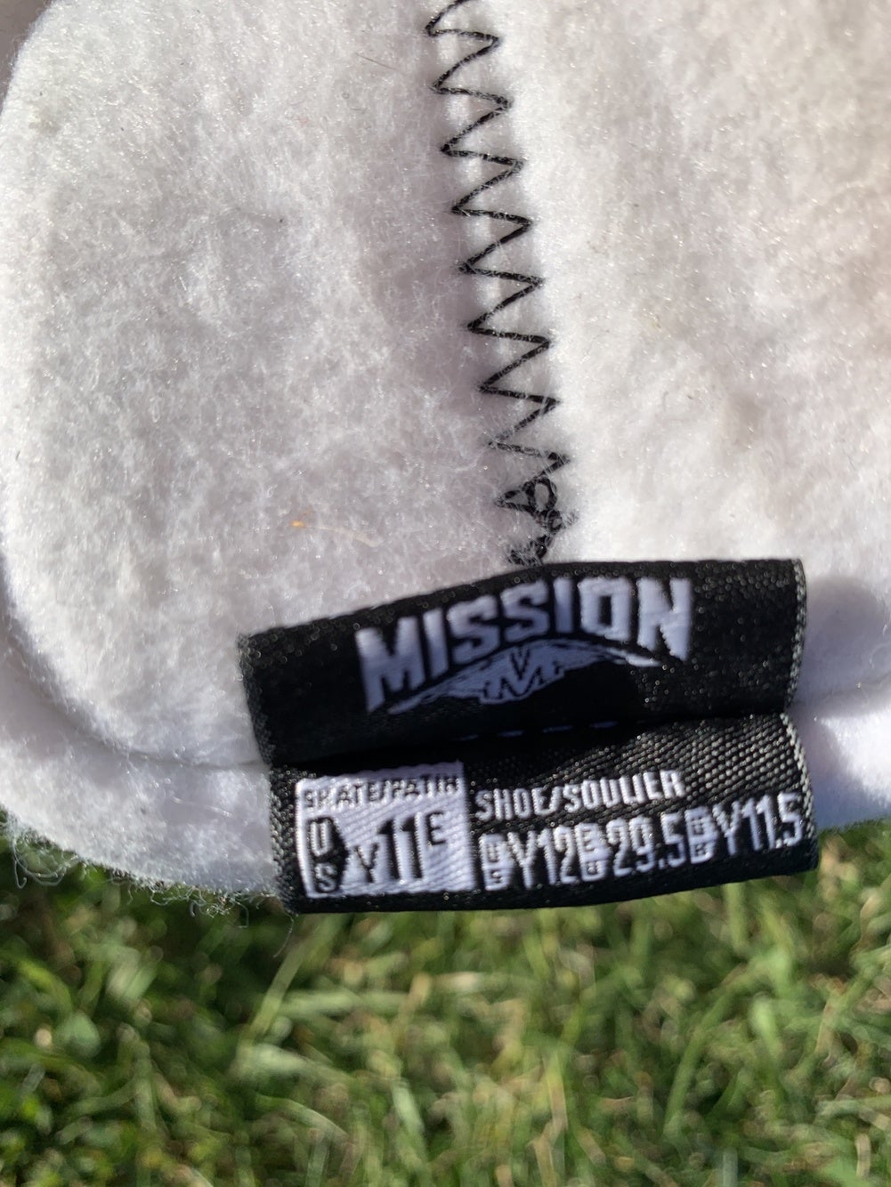 Youth Used Mission Inhaler DS7 Hockey Skates 11.0 | SidelineSwap