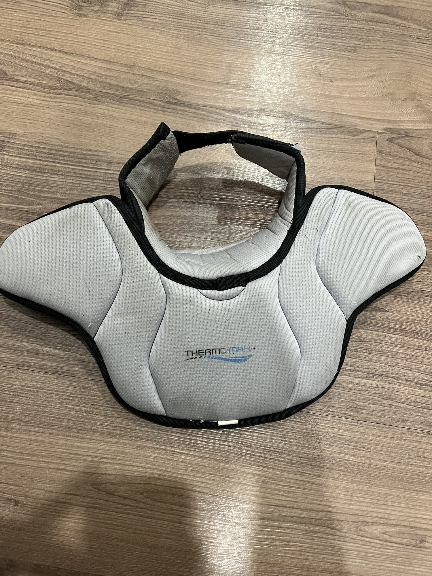 Bauer supreme neck gaurd | SidelineSwap