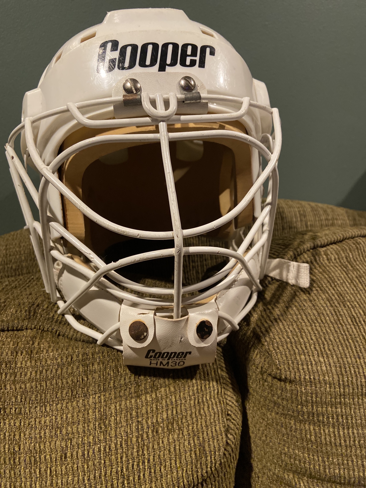Large Cooper sk2000 goalie helmet With Hm30 | SidelineSwap