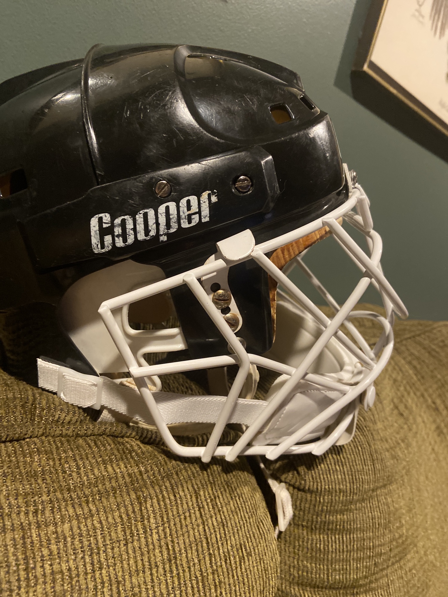 Cooper Sk2000 goalie helmet large | SidelineSwap